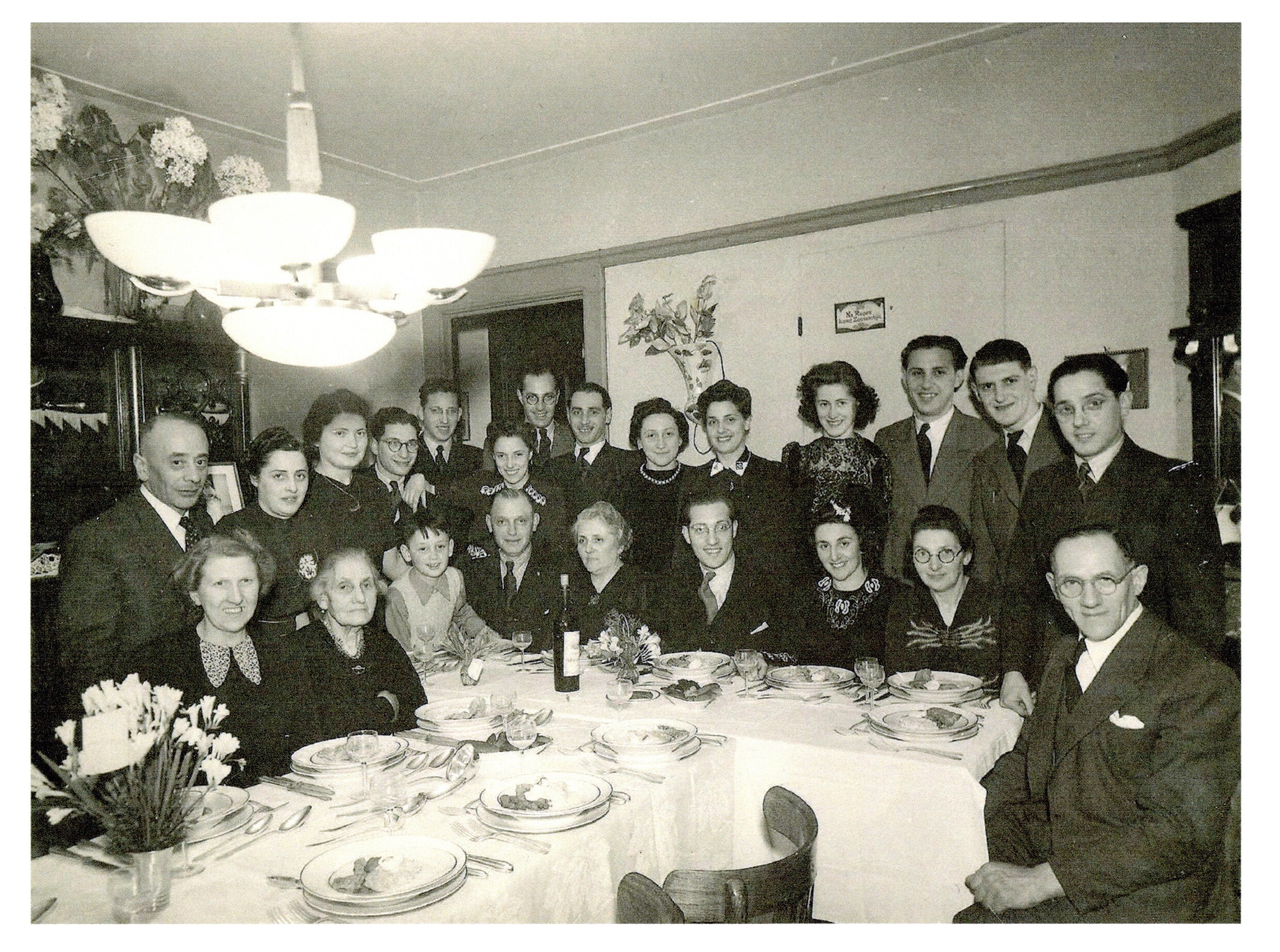 Elly Vleeschhouwer (99) overleefde dankzij haar werk voor Philips acht ...