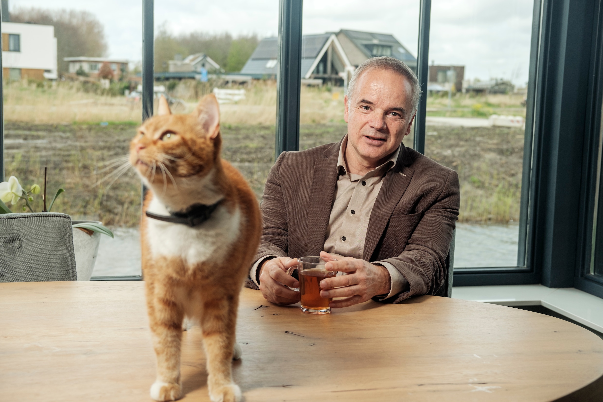 Tv-makelaar Alex van Keulen, bekend van Kopen zonder kijken, schreef ...