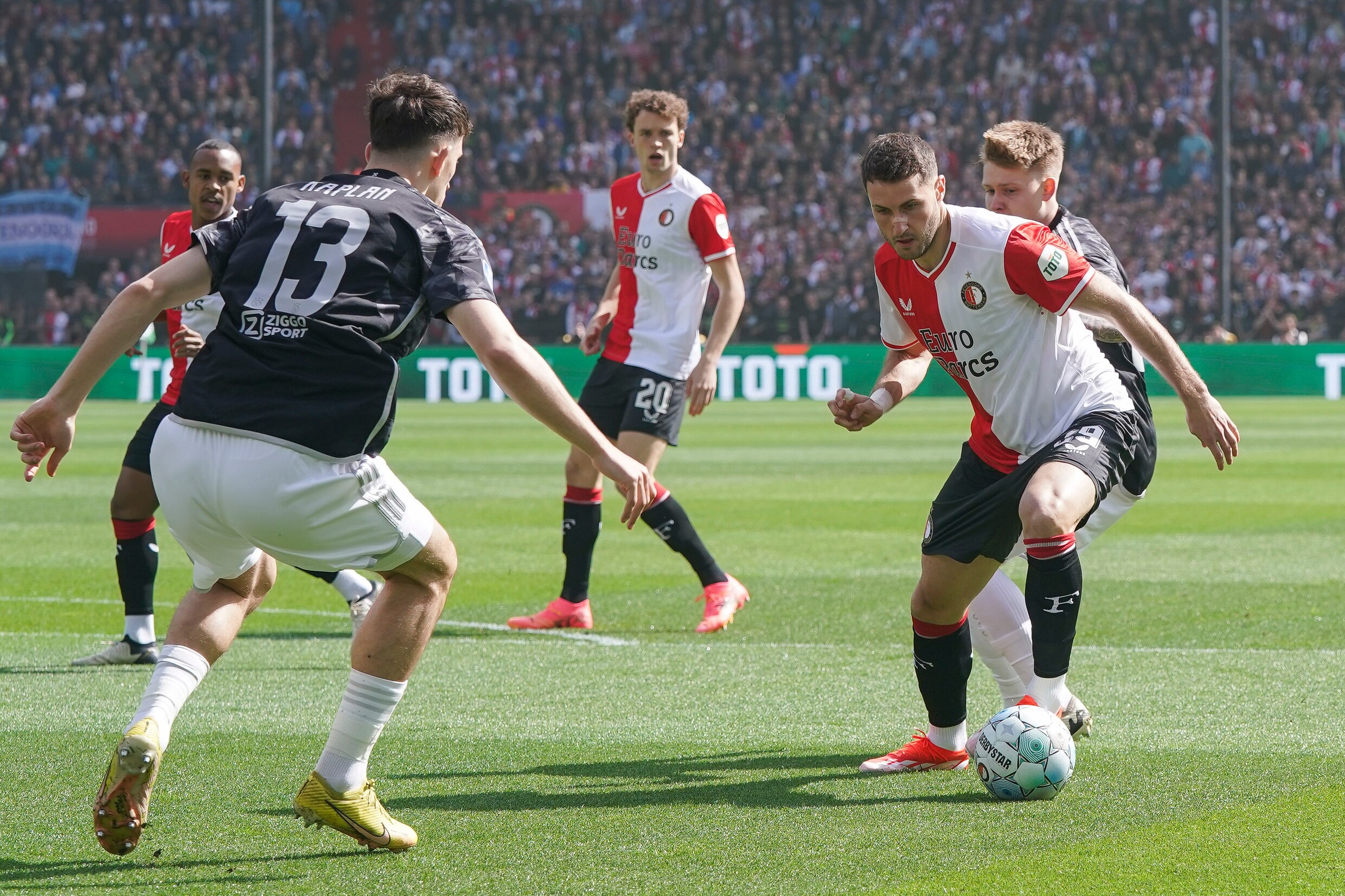 Feyenoord vernedert Ajax: 6-0 in de Klassieker | Het Parool