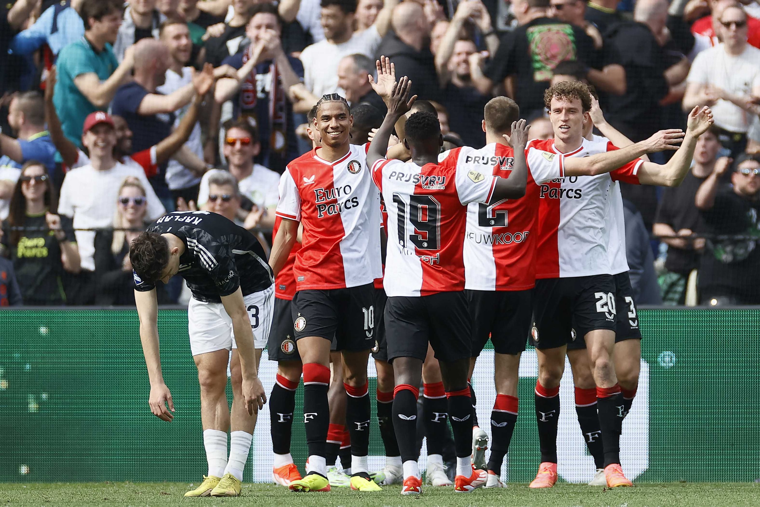 Feyenoord vernedert Ajax: 6-0 in de Klassieker | Het Parool