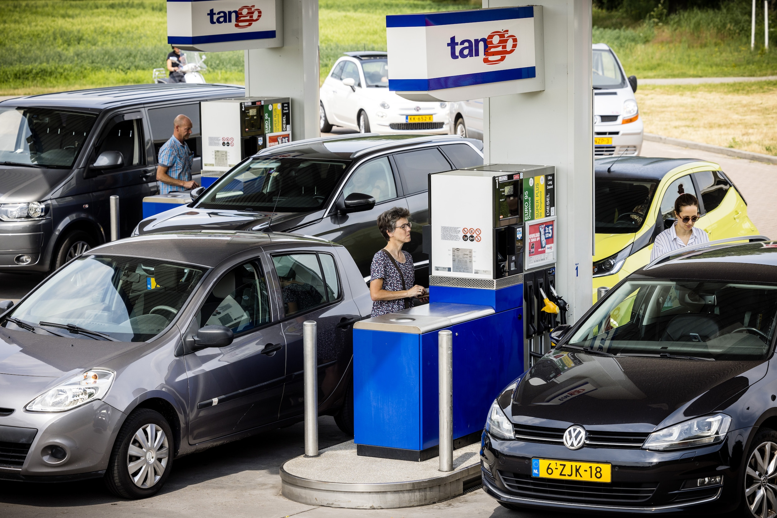 Benzineprijzen lopen weer flink op aan de pomp en daar komt voorlopig ...