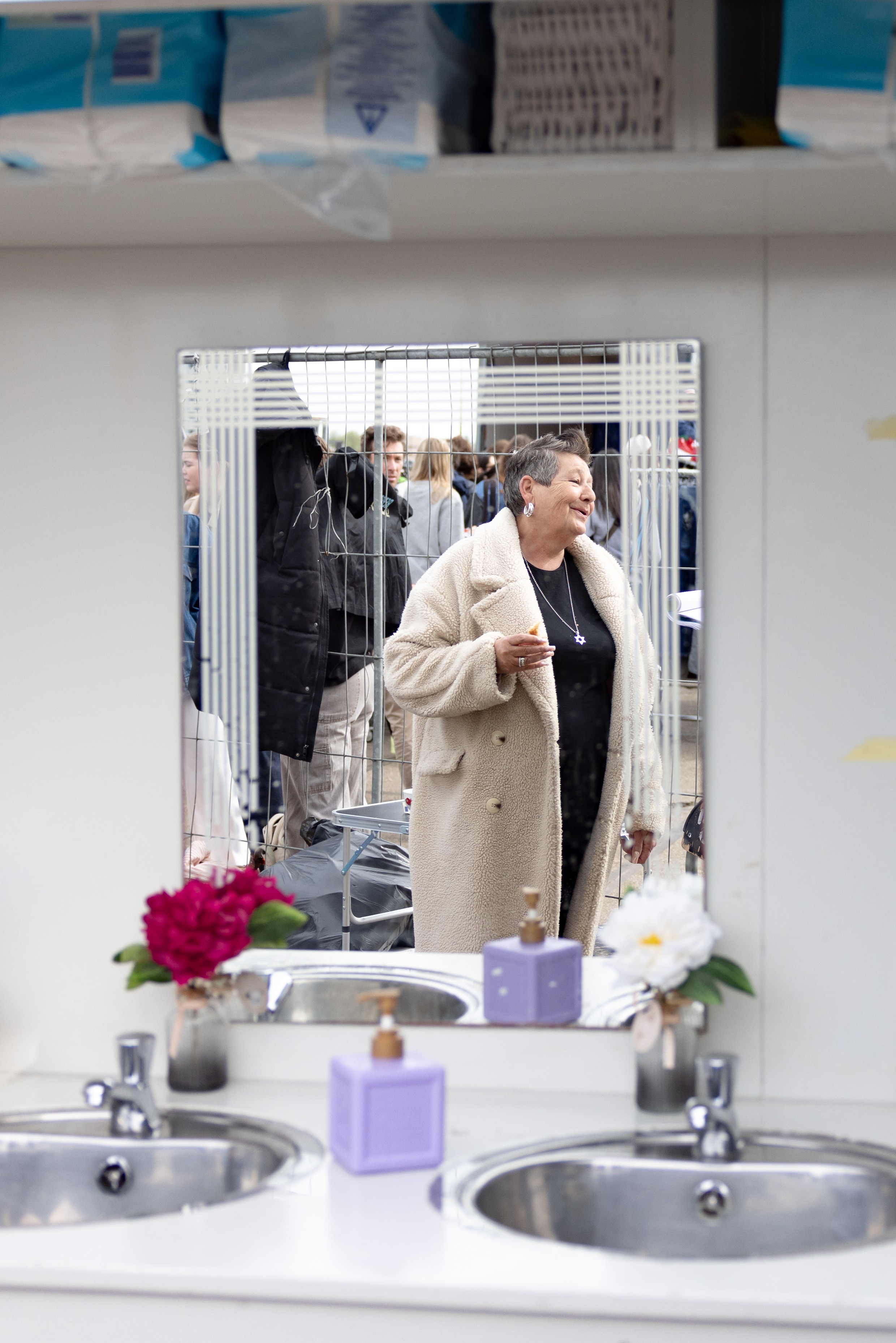 IJ-hallen bestaat 25 jaar: ‘Zijn de chicks achter de kraam leuk, dan ...