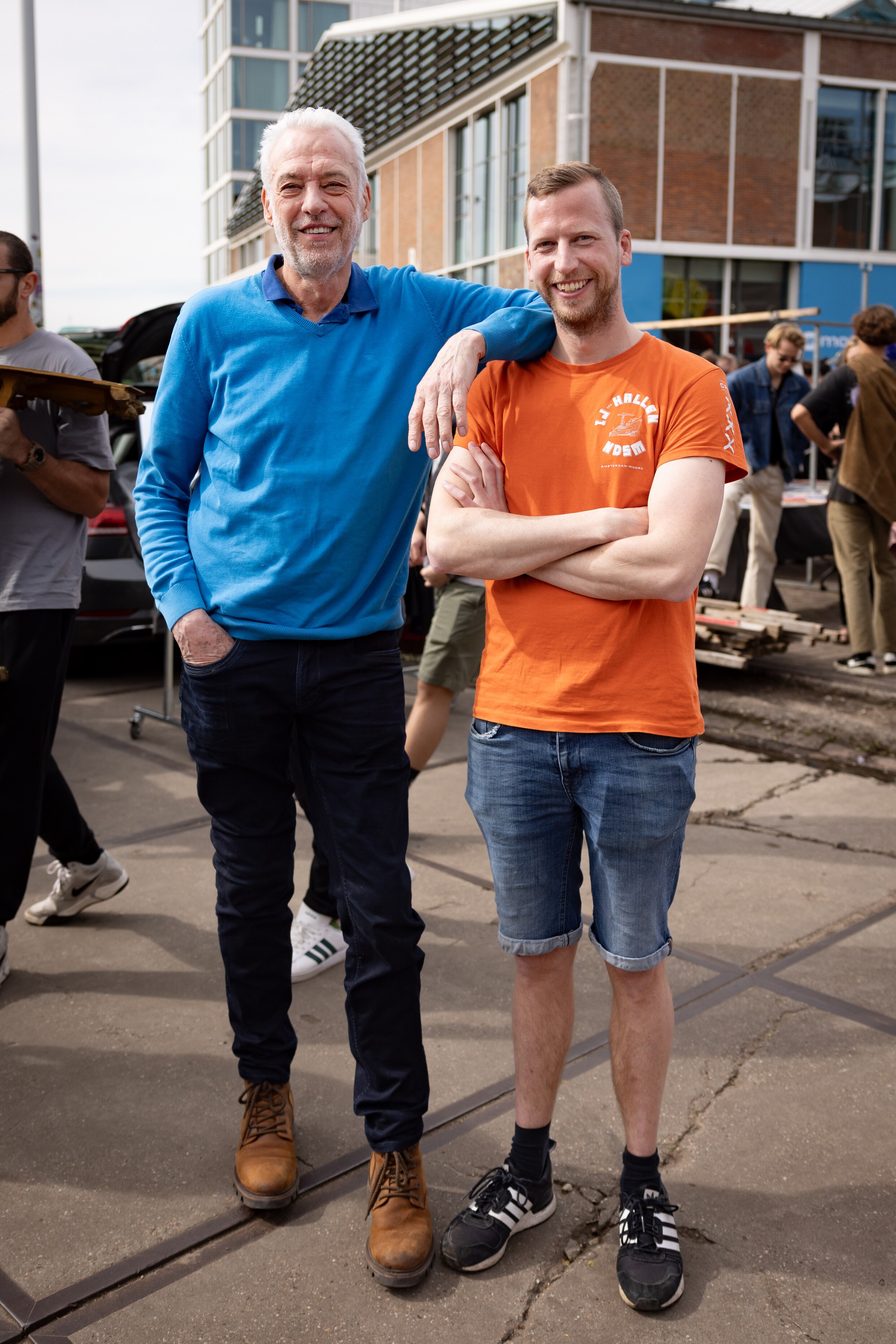 IJ-hallen bestaat 25 jaar: ‘Zijn de chicks achter de kraam leuk, dan ...