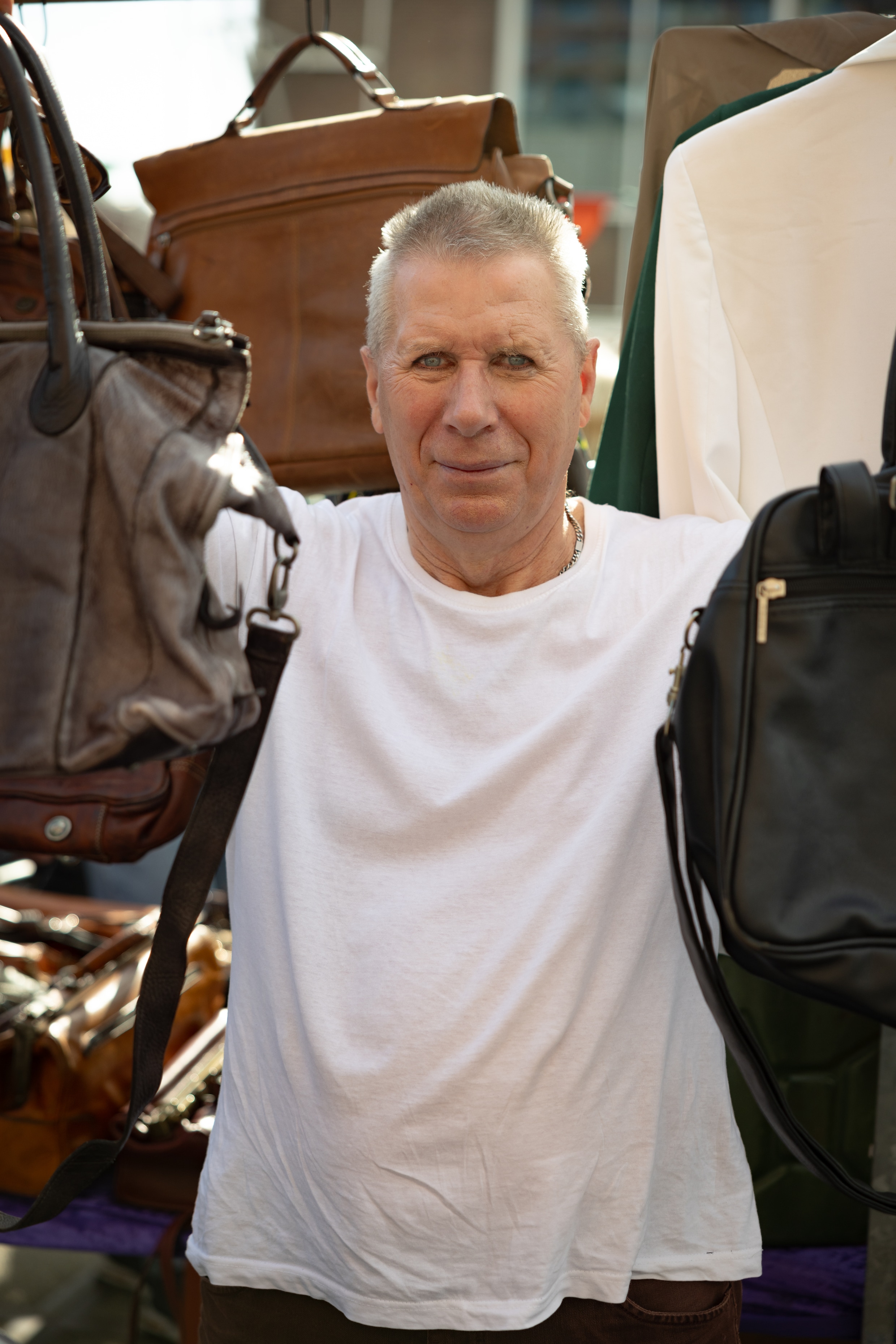 IJ-hallen bestaat 25 jaar: ‘Zijn de chicks achter de kraam leuk, dan ...