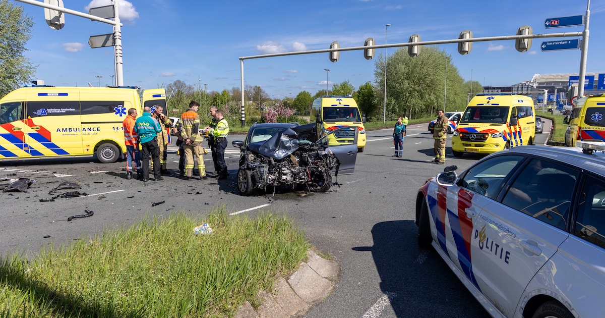 Grote schade en meerdere gewonden na ongeluk in Amsterdam-Zuidoost ...