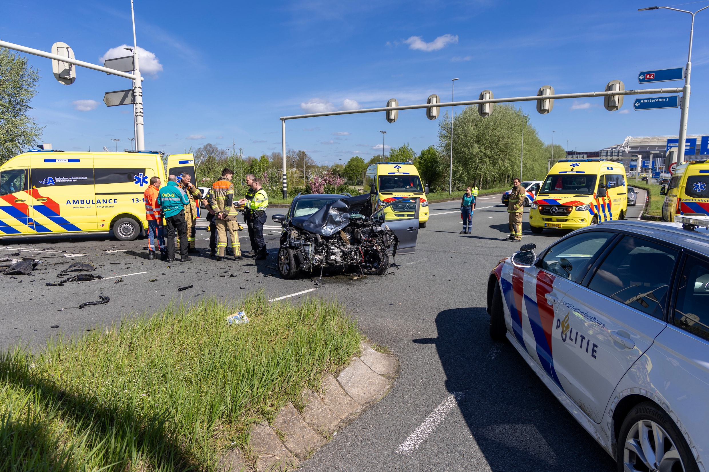 Grote schade en meerdere gewonden na ongeluk in Amsterdam-Zuidoost ...