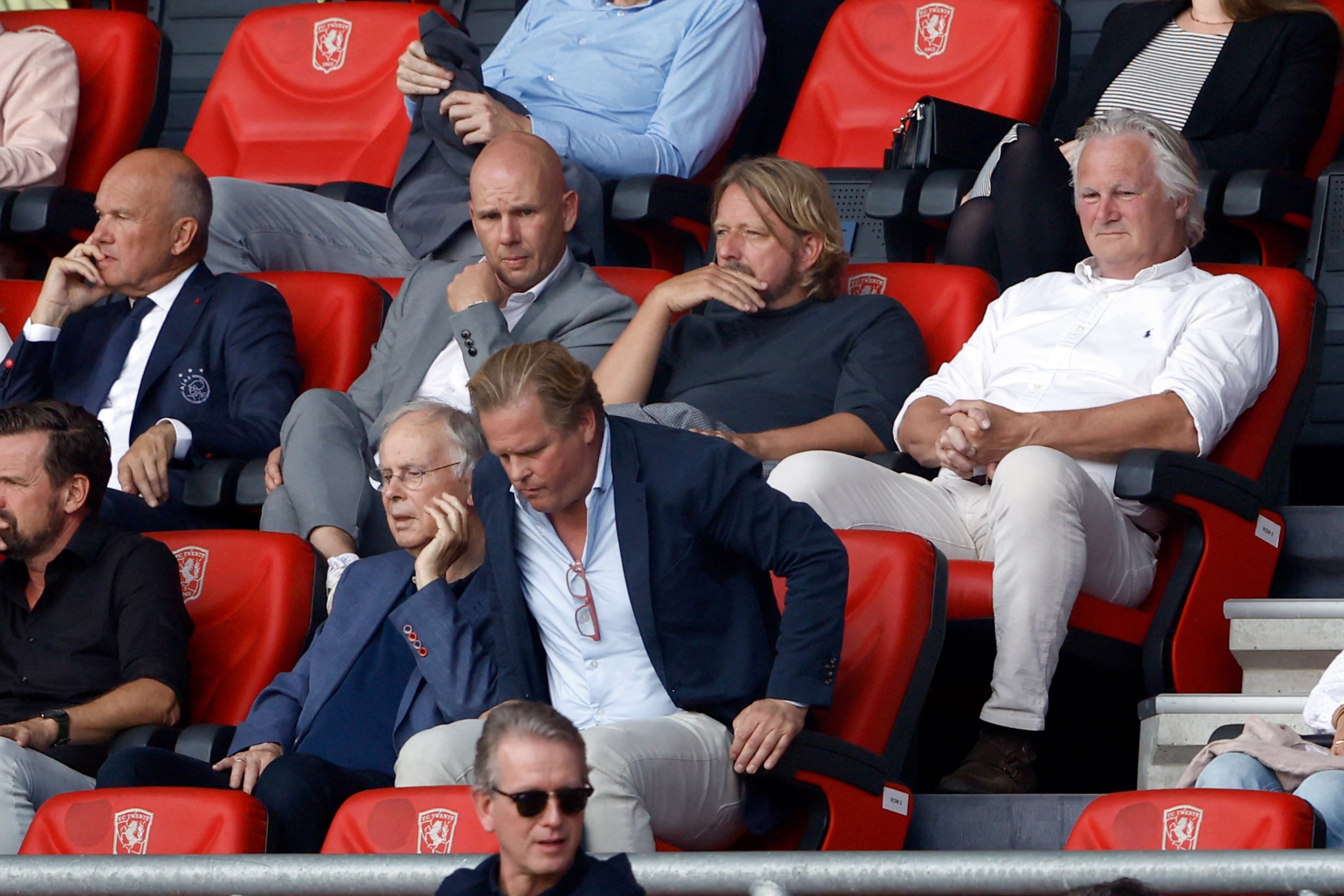 Van Halst blikt terug op bewogen Ajaxperiode: ‘Het waren heftige en ...