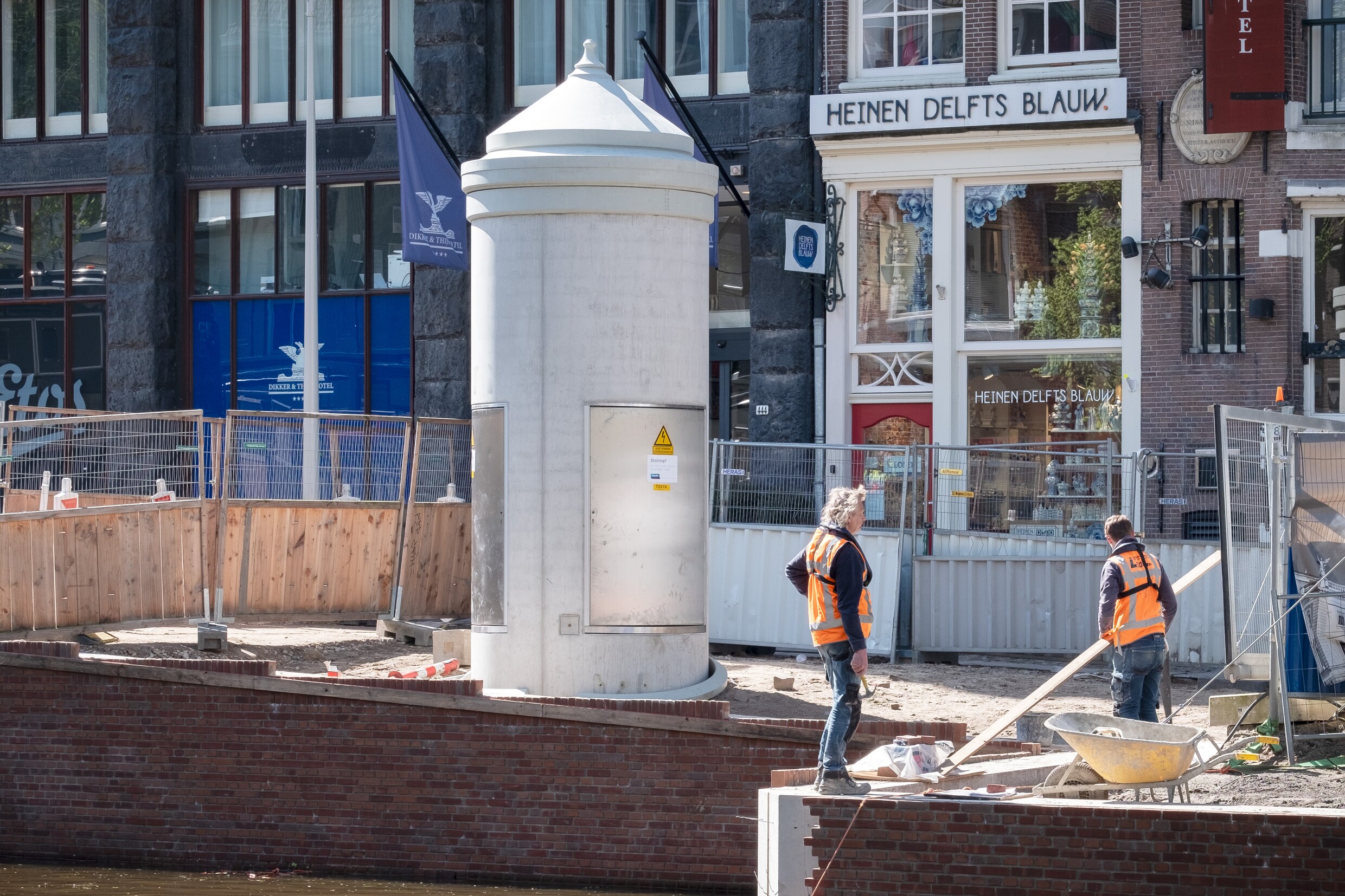Winkel op de Prinsengracht kampt al vier jaar met een bouwput: ‘Dit ...