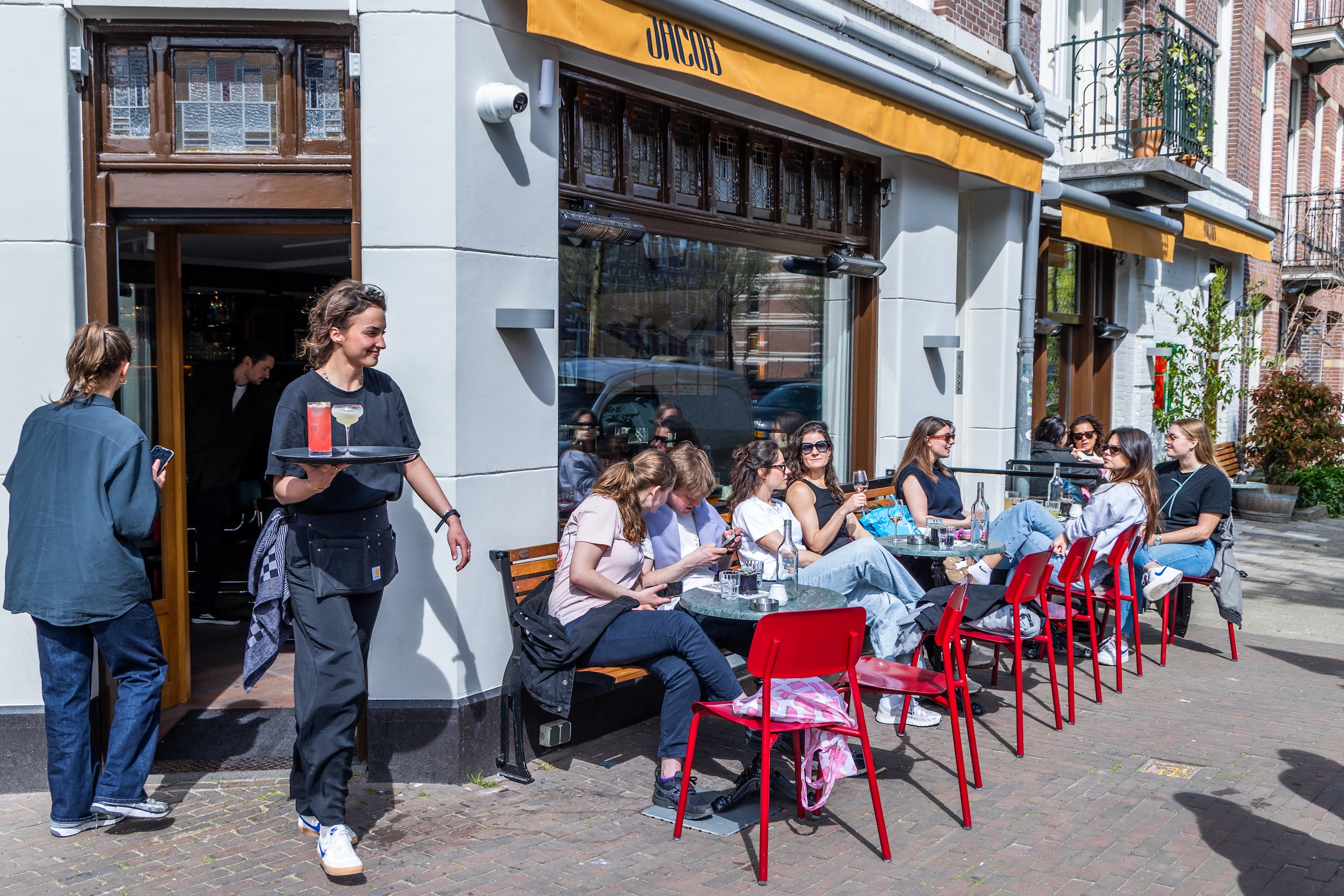 Eet klassiekers met een twist bij Jacob Amsterdam in West – en ga ...