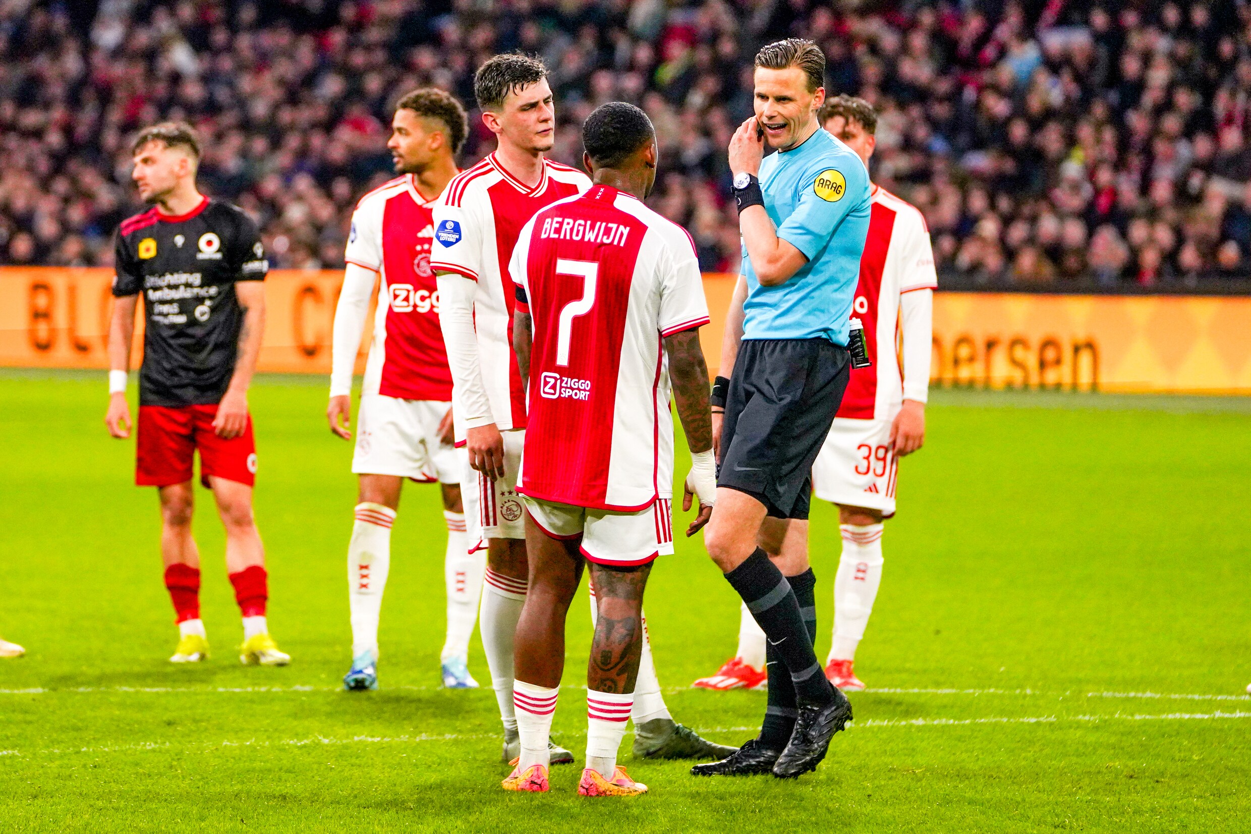 Ajax ontsnapt aan historische thuisnederlaag tegen Excelsior | Het Parool