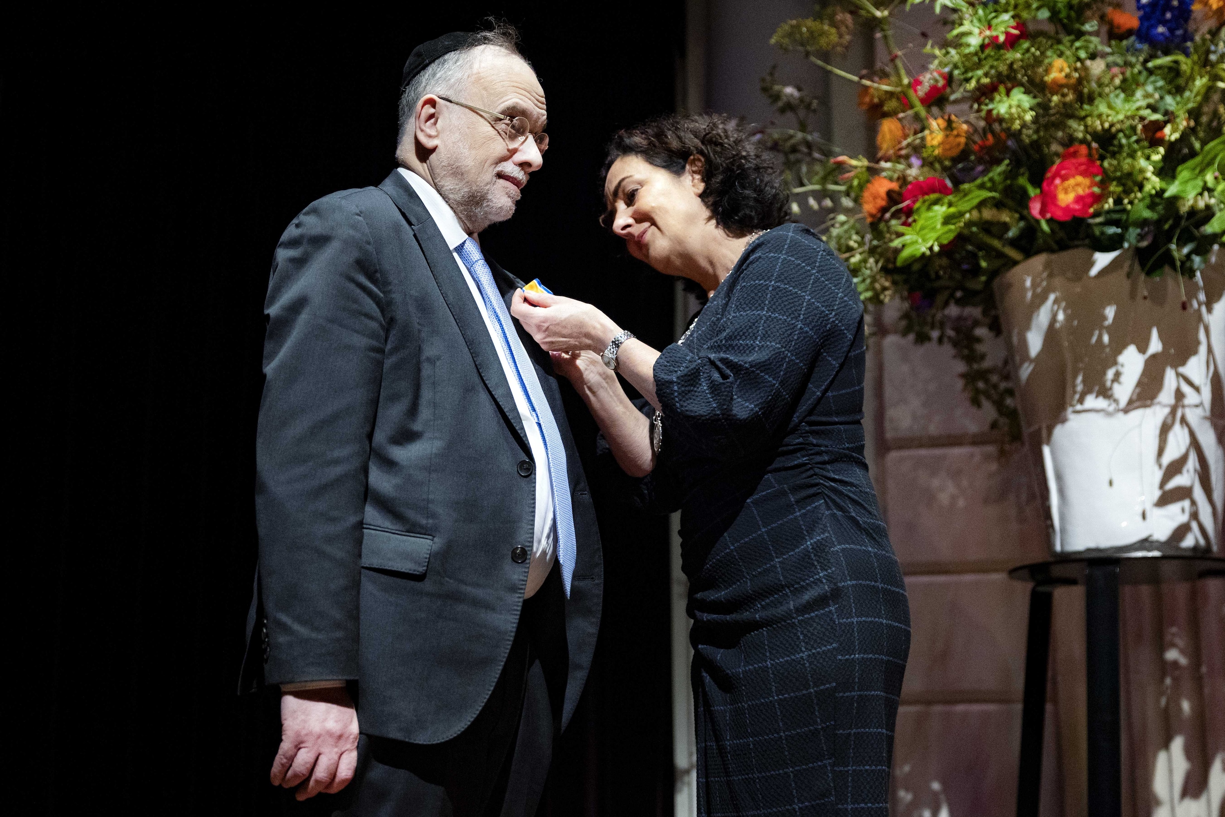 Lintjesregen 2024: deze 43 Amsterdammers kregen een onderscheiding voor ...