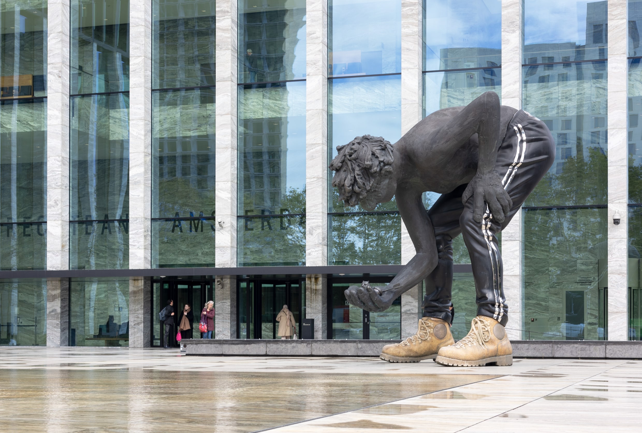 Man (28) liet bom van 10 cobra’s afgaan bij woning K-buurt: twee jaar ...