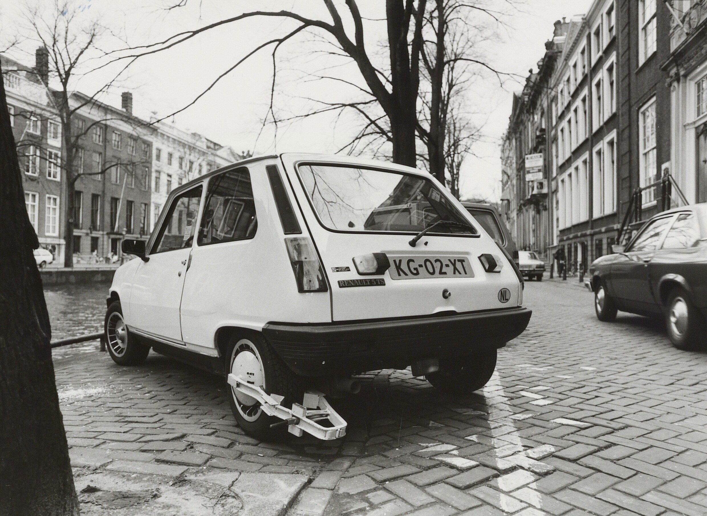 Lezers over 60 jaar betaald parkeren in Amsterdam: ‘Deze parkeermeter ...