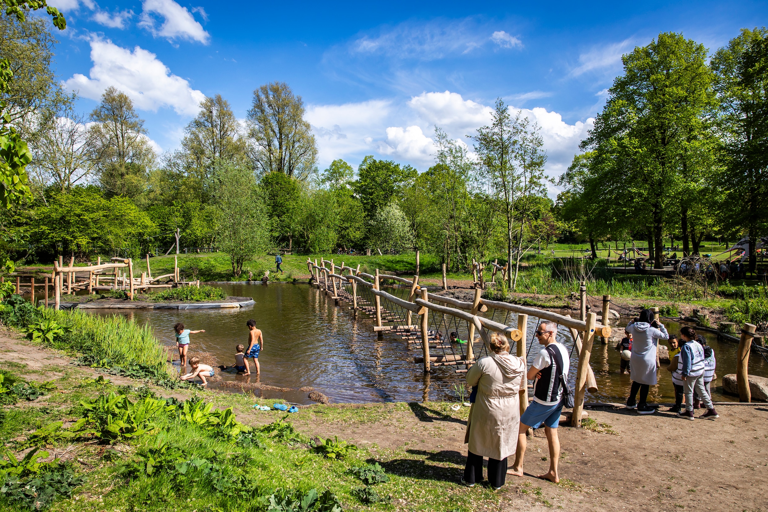 Waterspeeltuin Sloterpark eindelijk weer open, net op tijd voor de ...