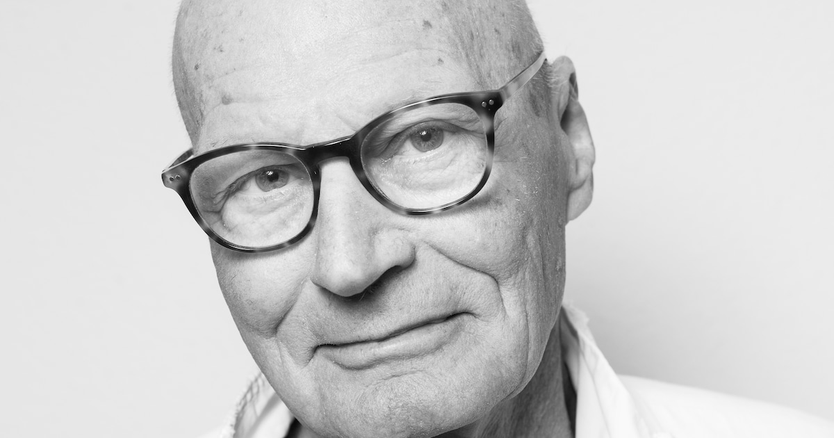 Cabaretier George Groot (1942-2024) wees het publiek scherp, venijnig ...