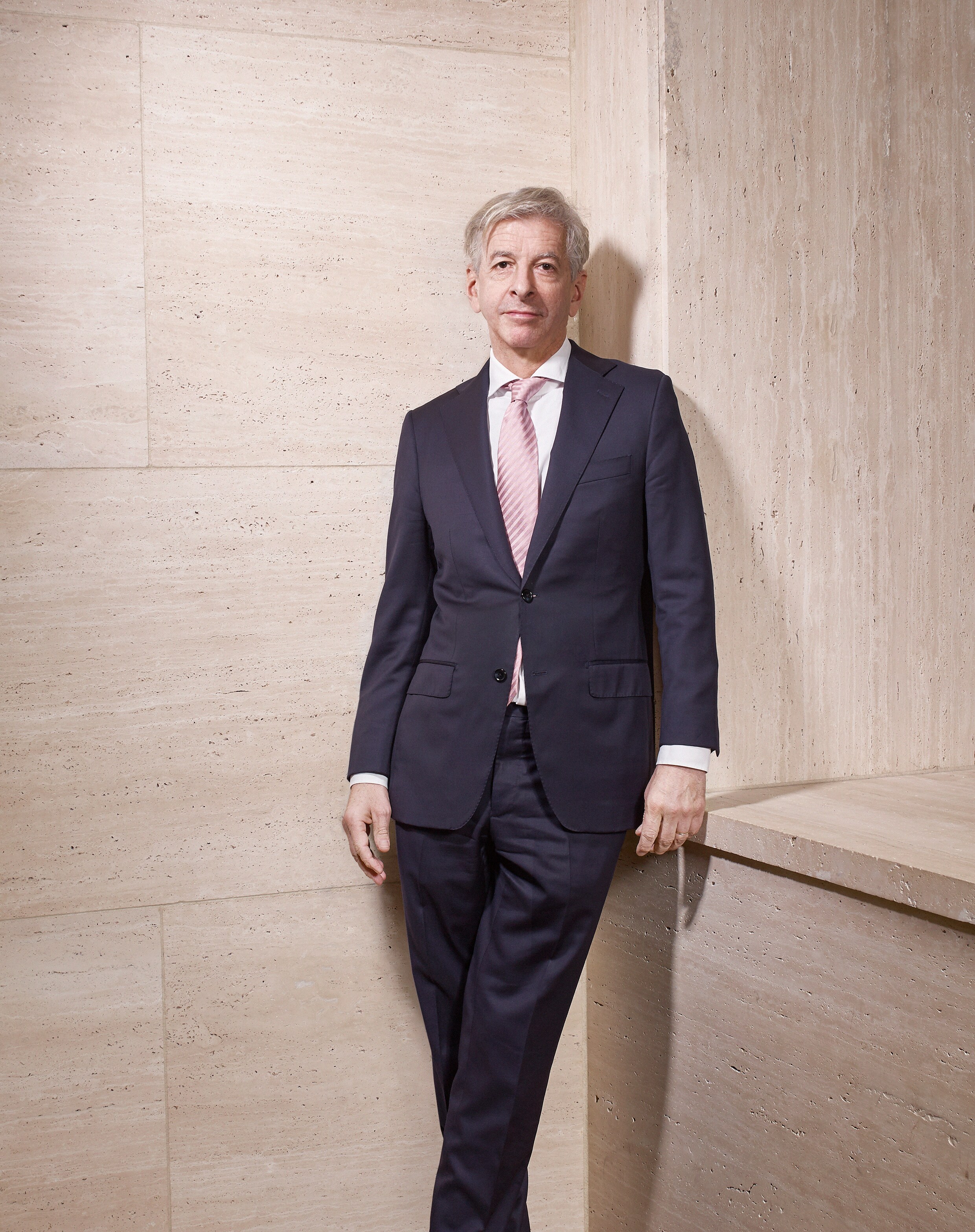 Stickers voor ambtenaren, ‘minister van feesten’: kandidaat-premier ...