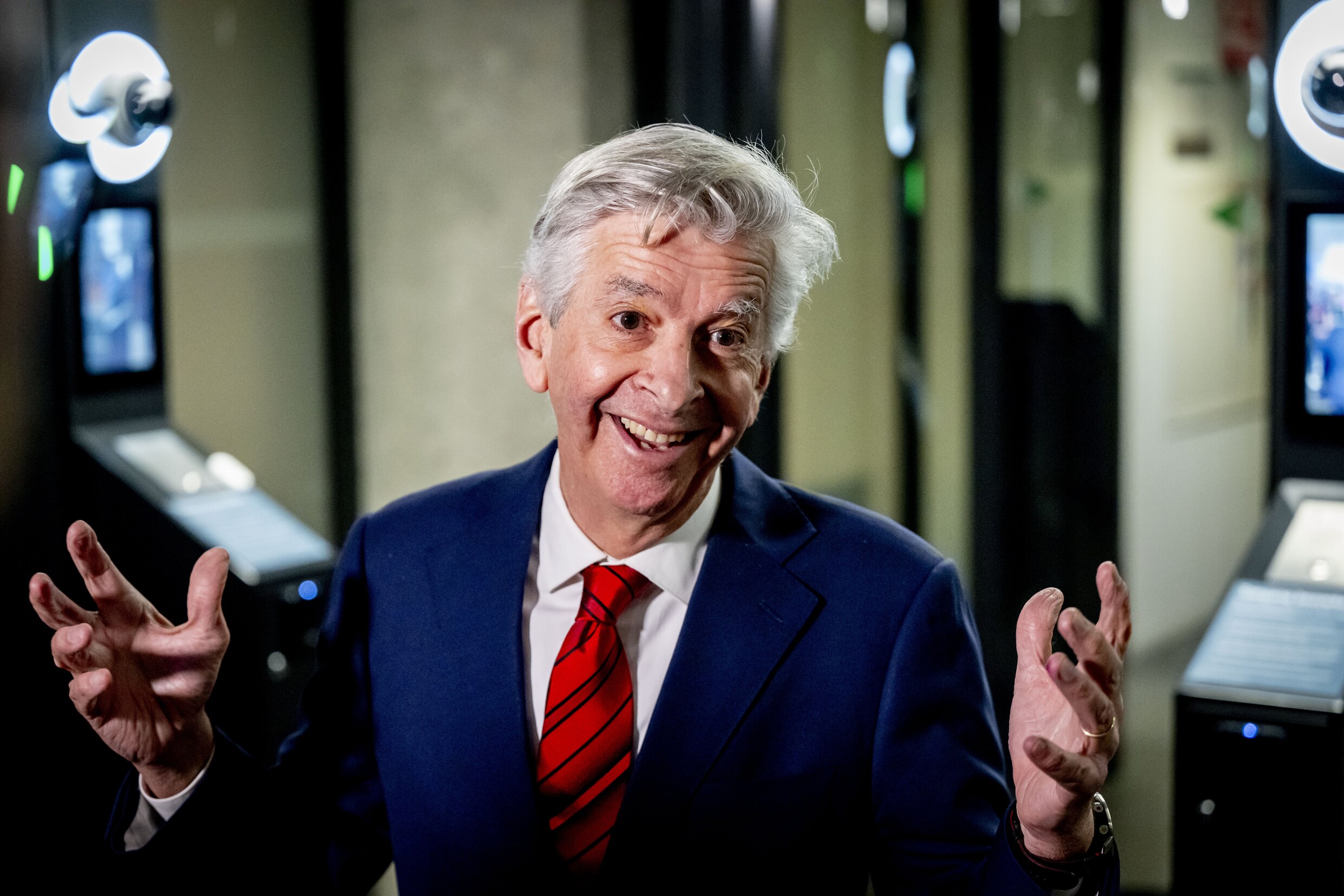 Plasterk trekt zich terug als kandidaat-premier: ‘Mijn integriteit is ...