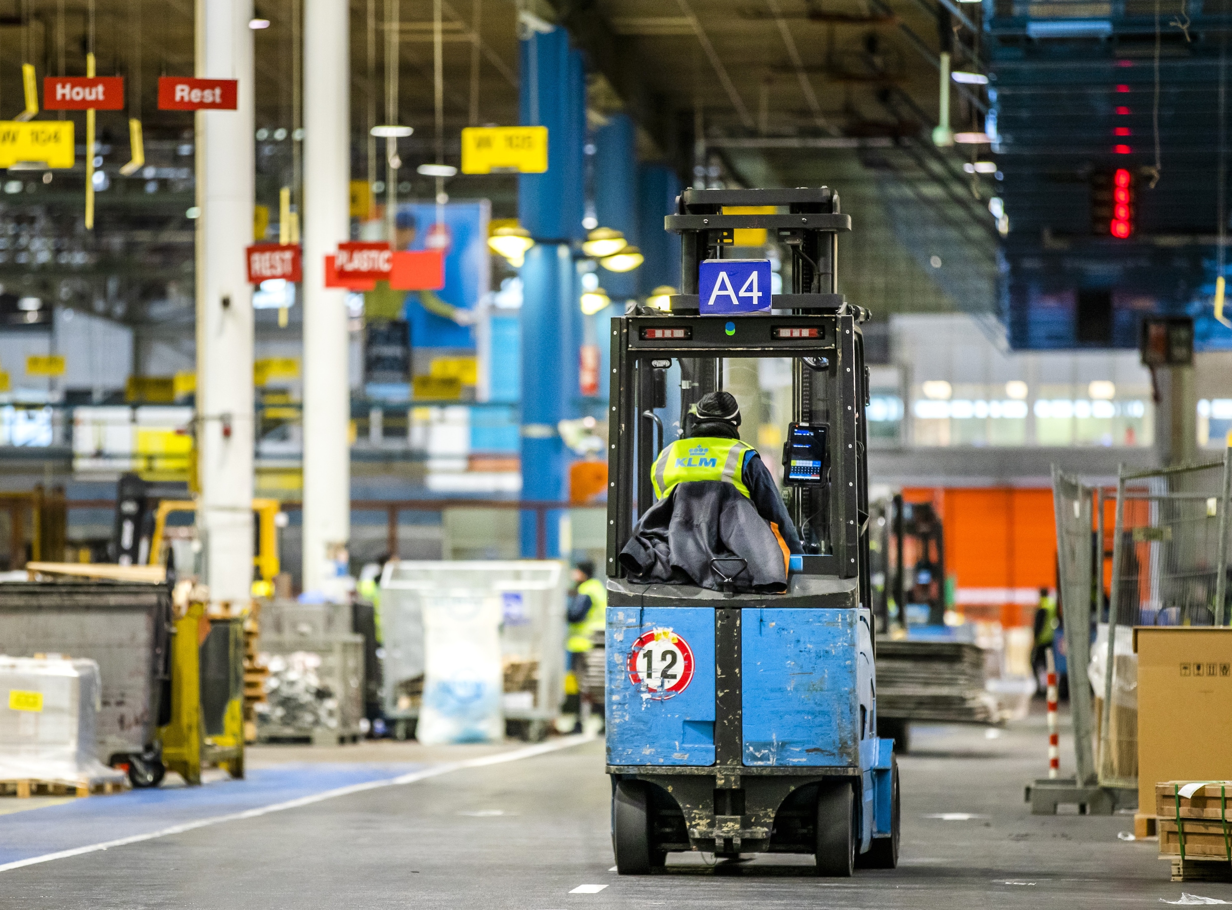 FNV: lage lonen en tijdelijke contracten medewerkers Schiphol vergroten ...