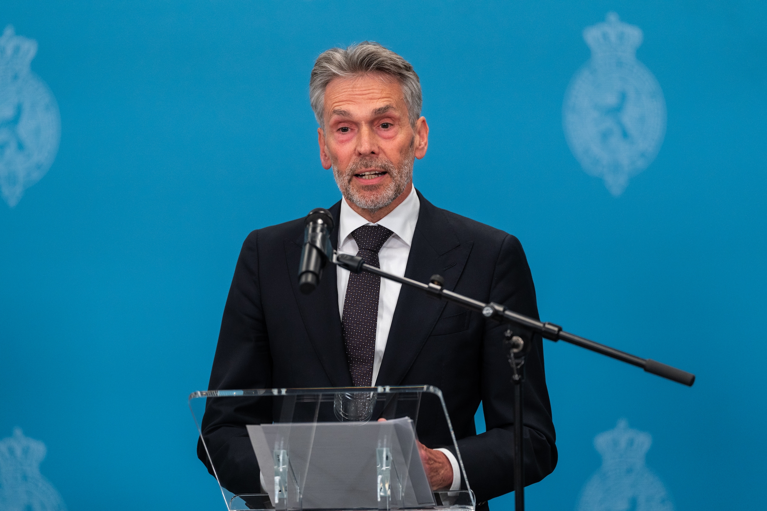 Buitenlandse media kunnen gaan oefenen met nieuwe premier Skoef, Sjoef ...