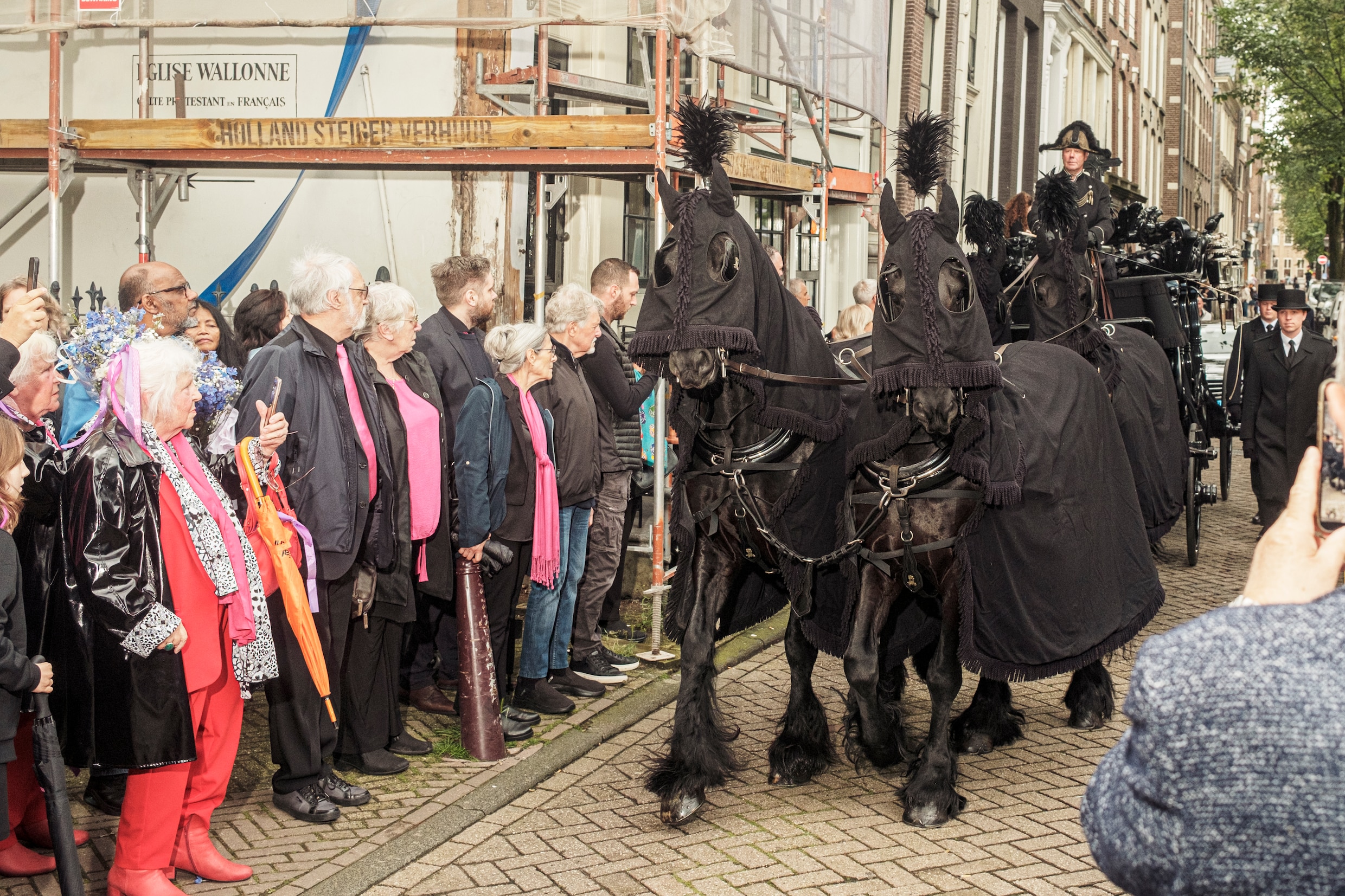 Uitvaart van Casa Rosso-eigenaar is een spektakel: ‘Wat is nog vreemd ...