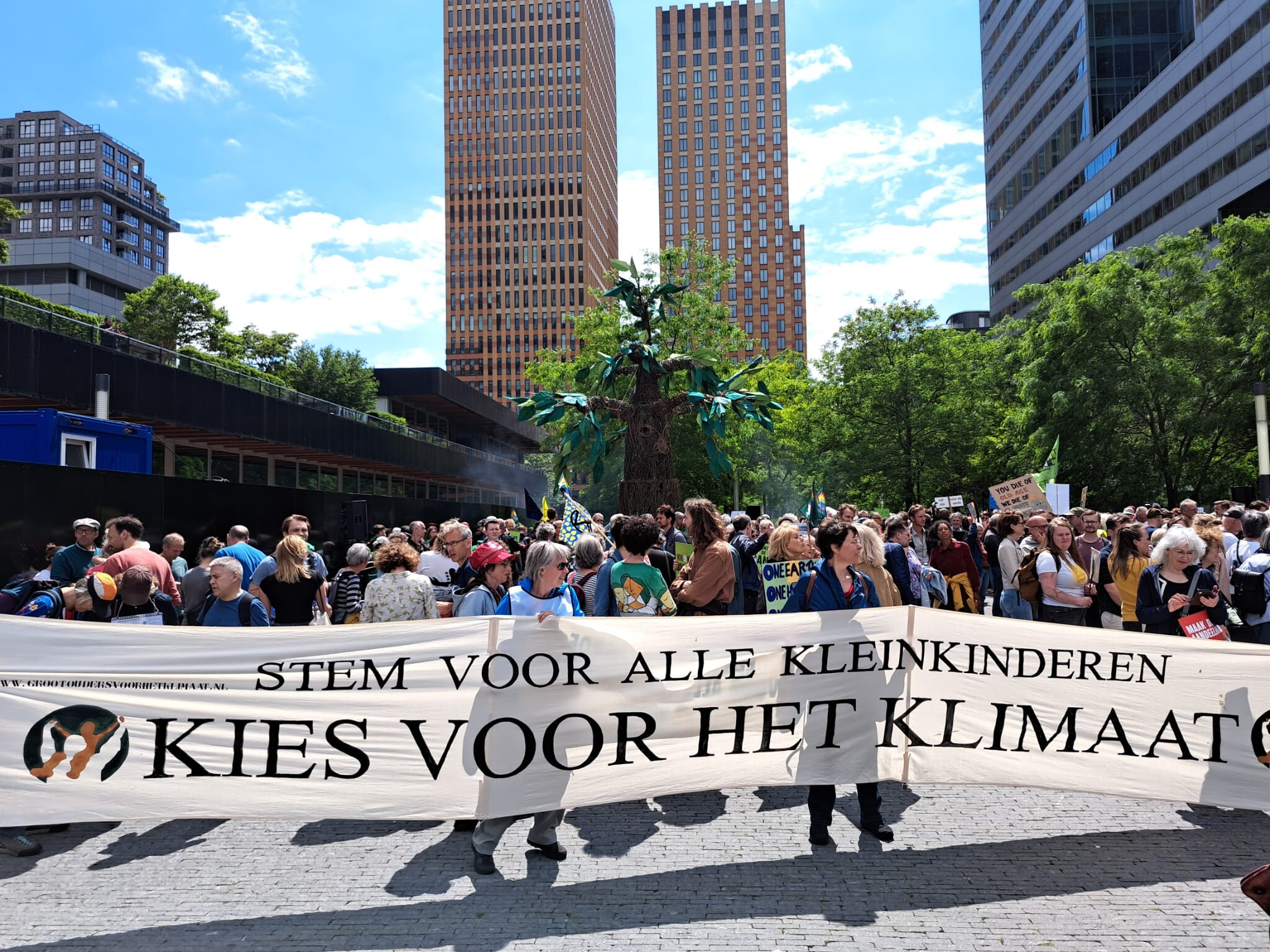 Lees terug | Klimaatmars in Amsterdam: ‘Zuidas genereert geld dat wordt ...