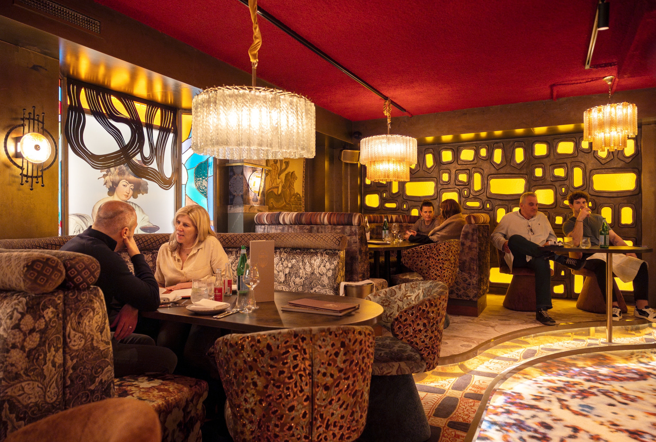 Naar spektakelrestaurant The Siren ga je voor een extravagant diner ...