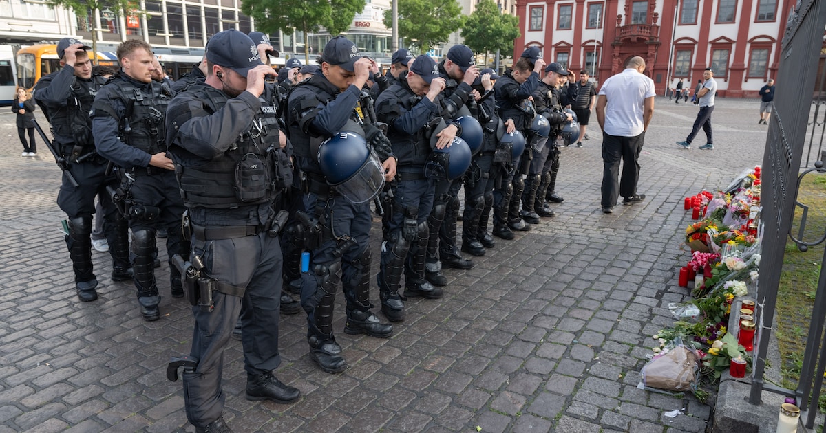 Zwaargewonde agent (29) door mesaanval in Mannheim overleden | Het Parool