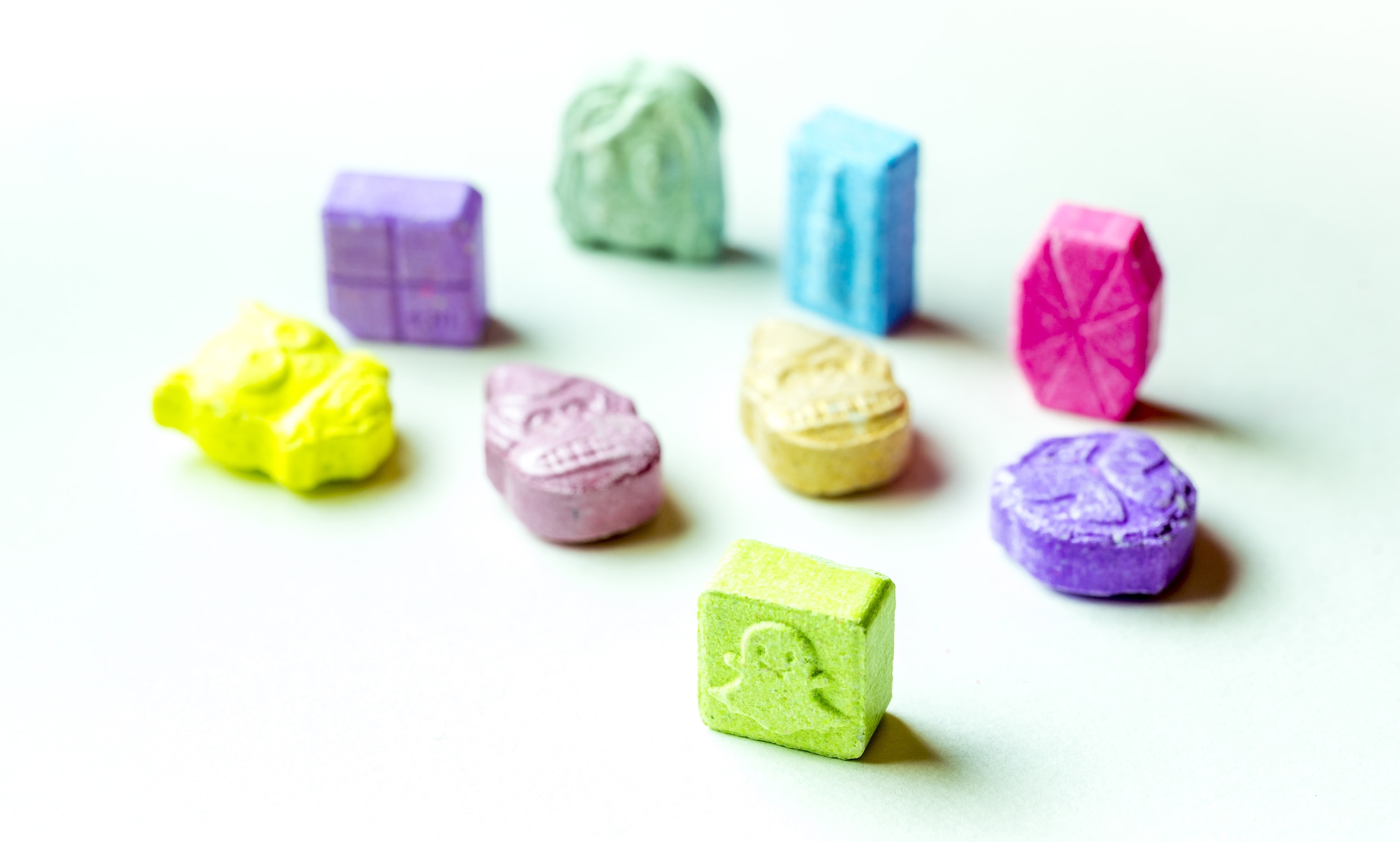 Staatscommissie noemt mdma niet superschadelijk: toch blijft het op ...
