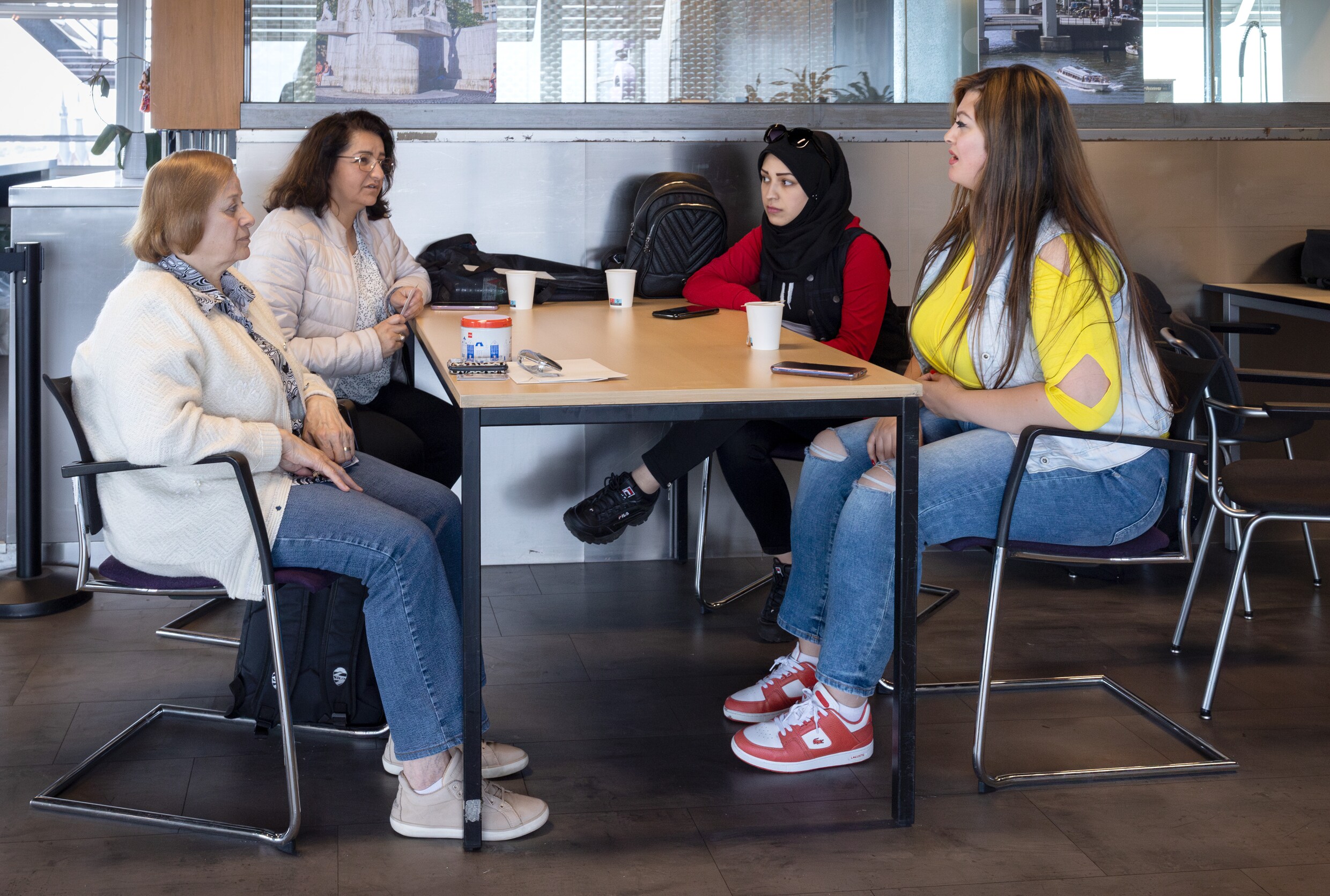 Amsterdam helpt 600 nieuwkomers aan een bsn-nummer: ‘Ik leef hier al ...