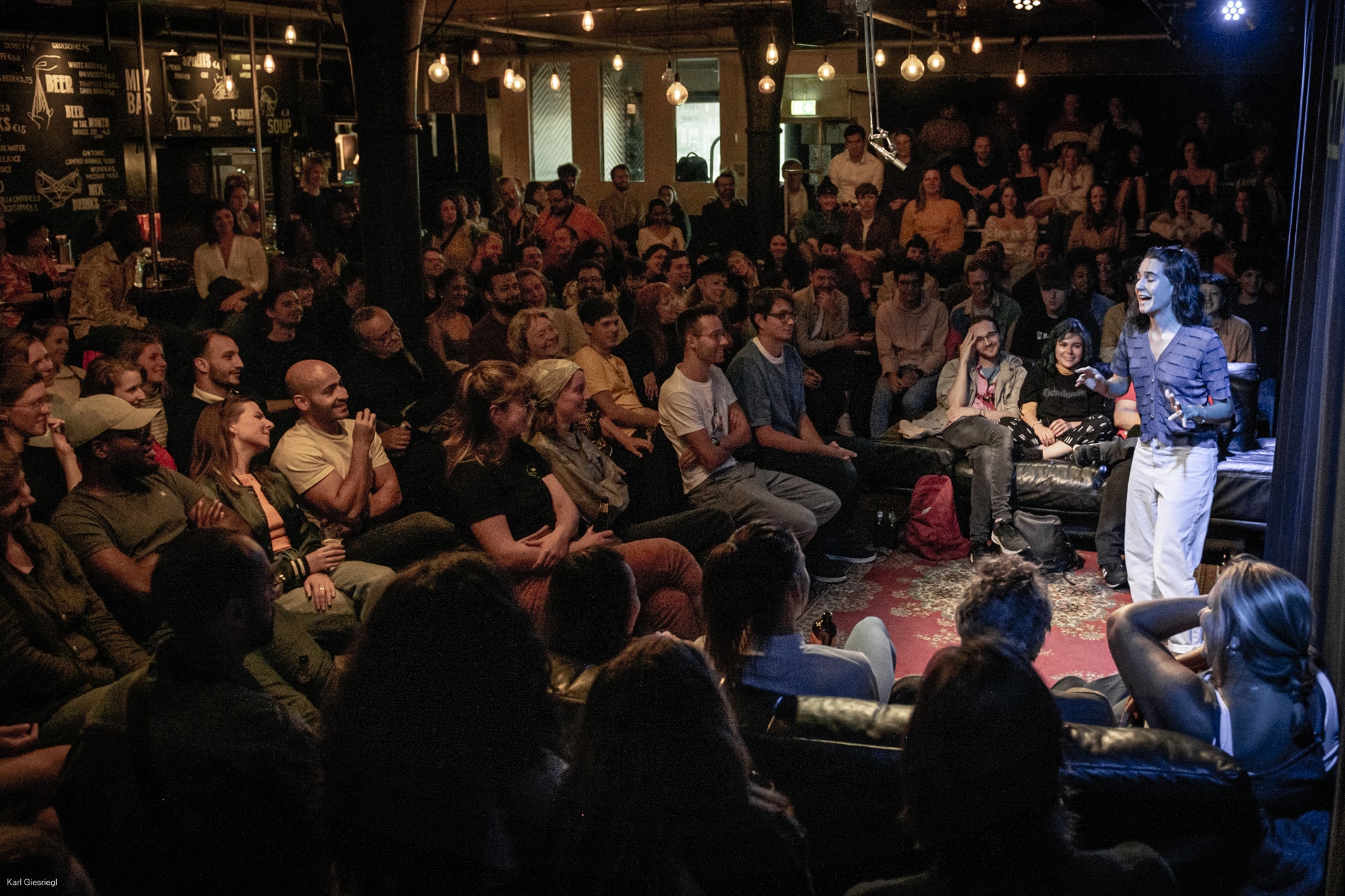 Bij deze 6 open podia in Amsterdam kun je je eerste stappen zetten als ...