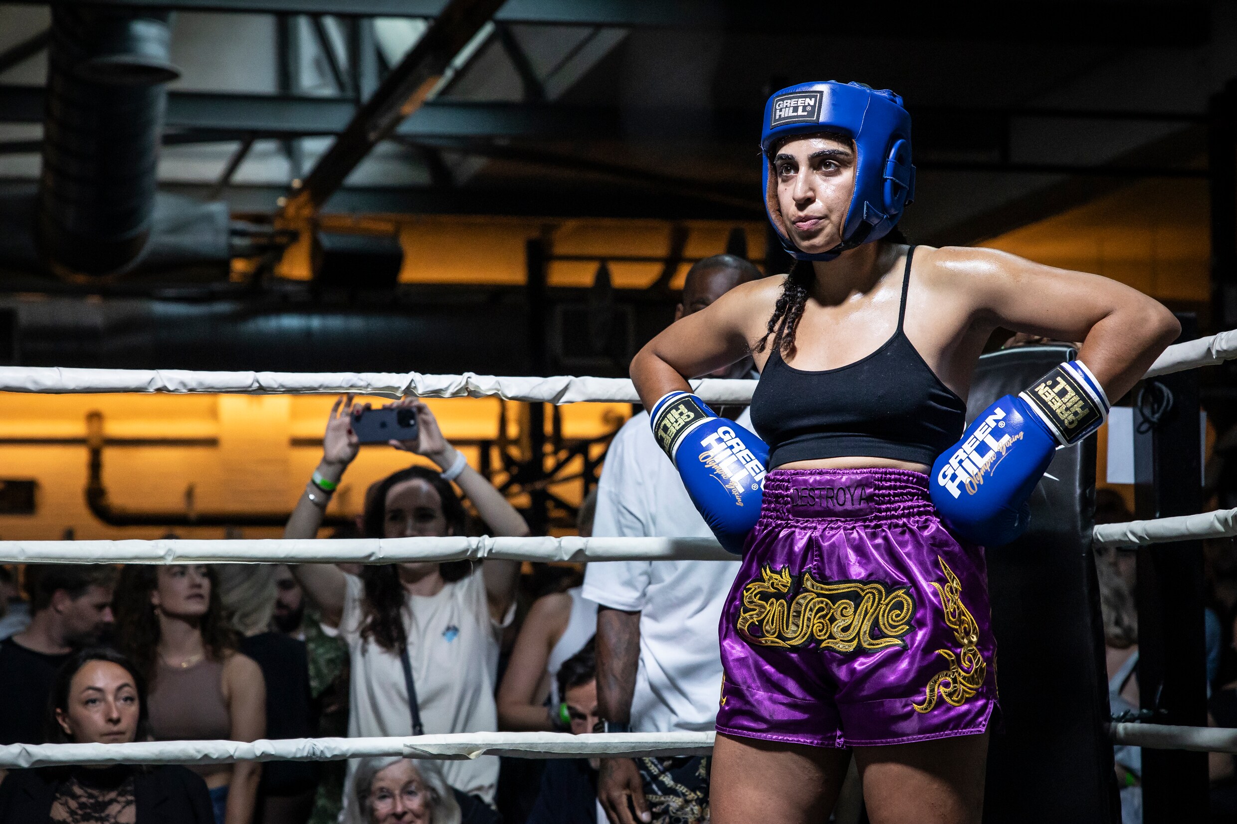 Kickbokser Roya (28) werd aangevallen door wilde honden: ‘Ik heb vier ...