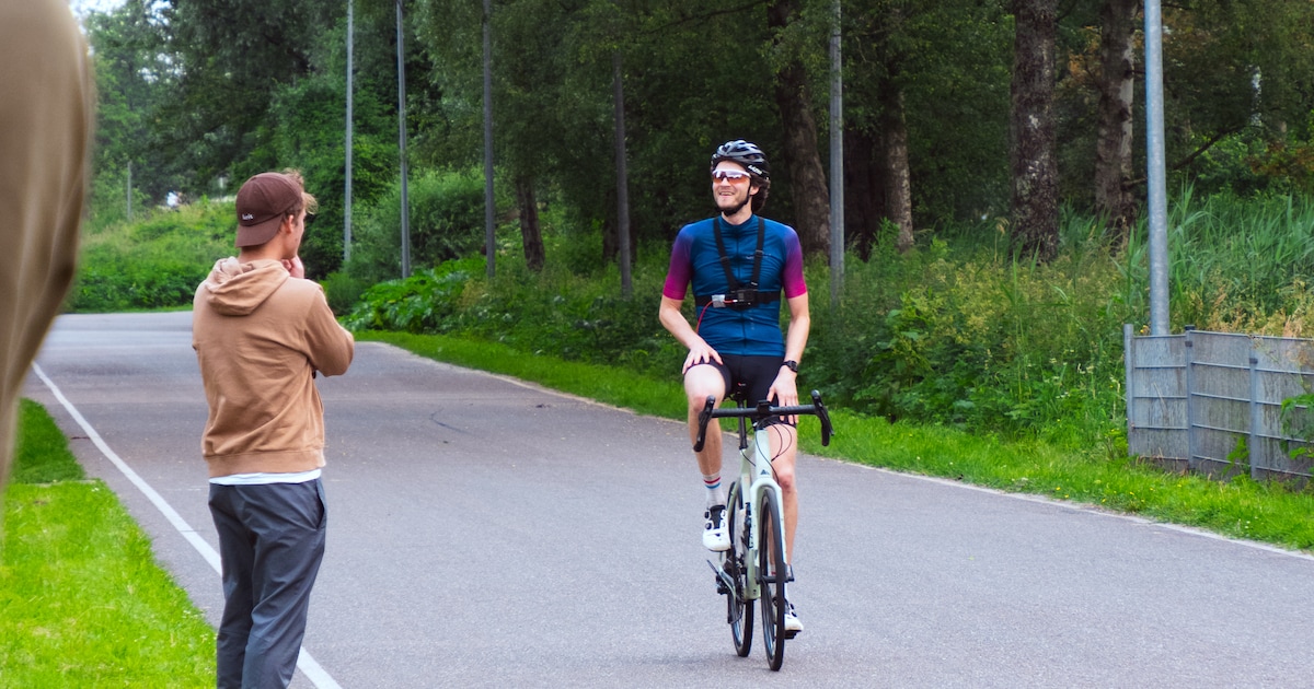 Amsterdammer Vincent van der Holst verbreekt wereldrecord fietsen ...
