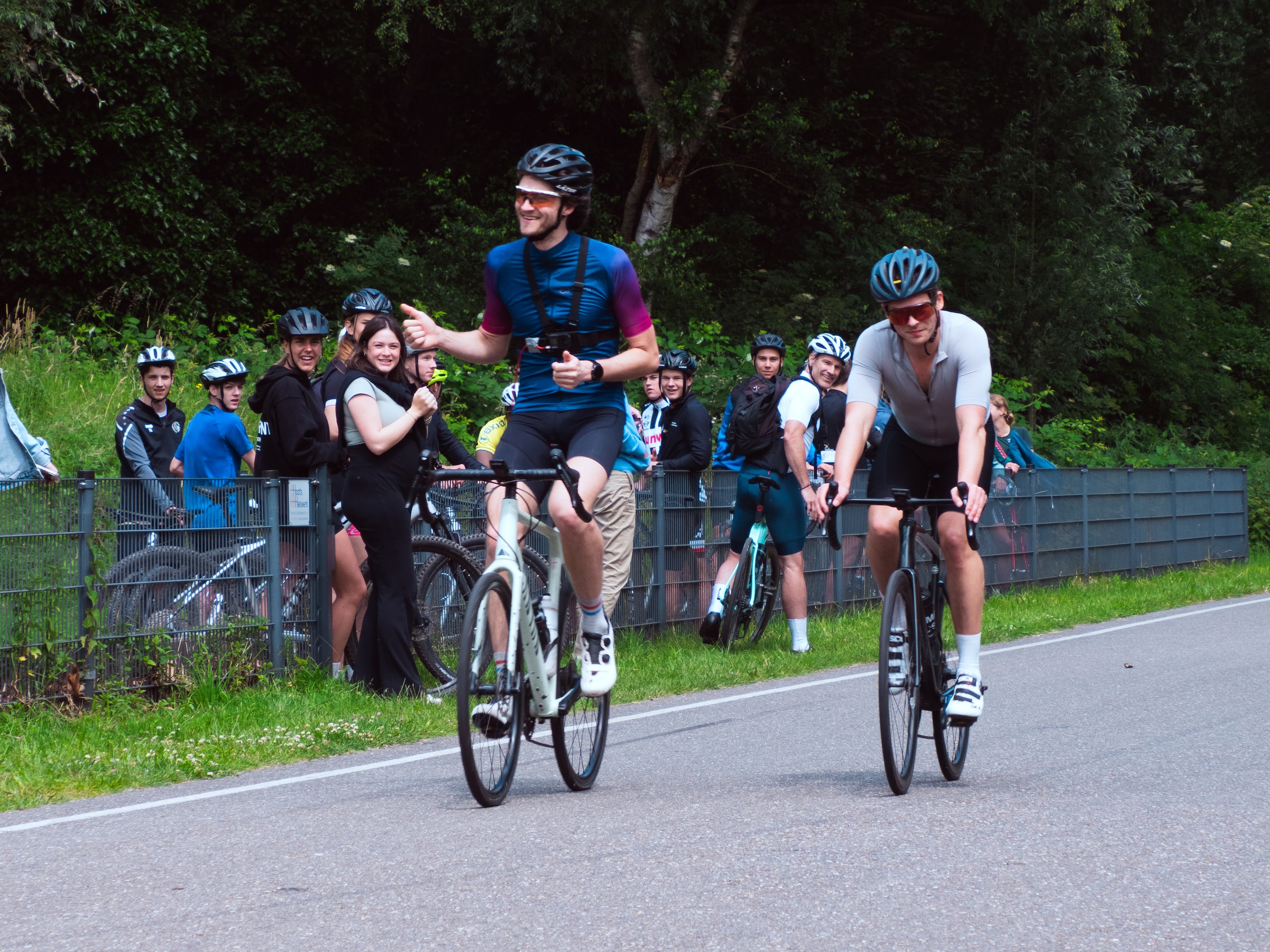 Amsterdammer Vincent van der Holst verbreekt wereldrecord fietsen ...