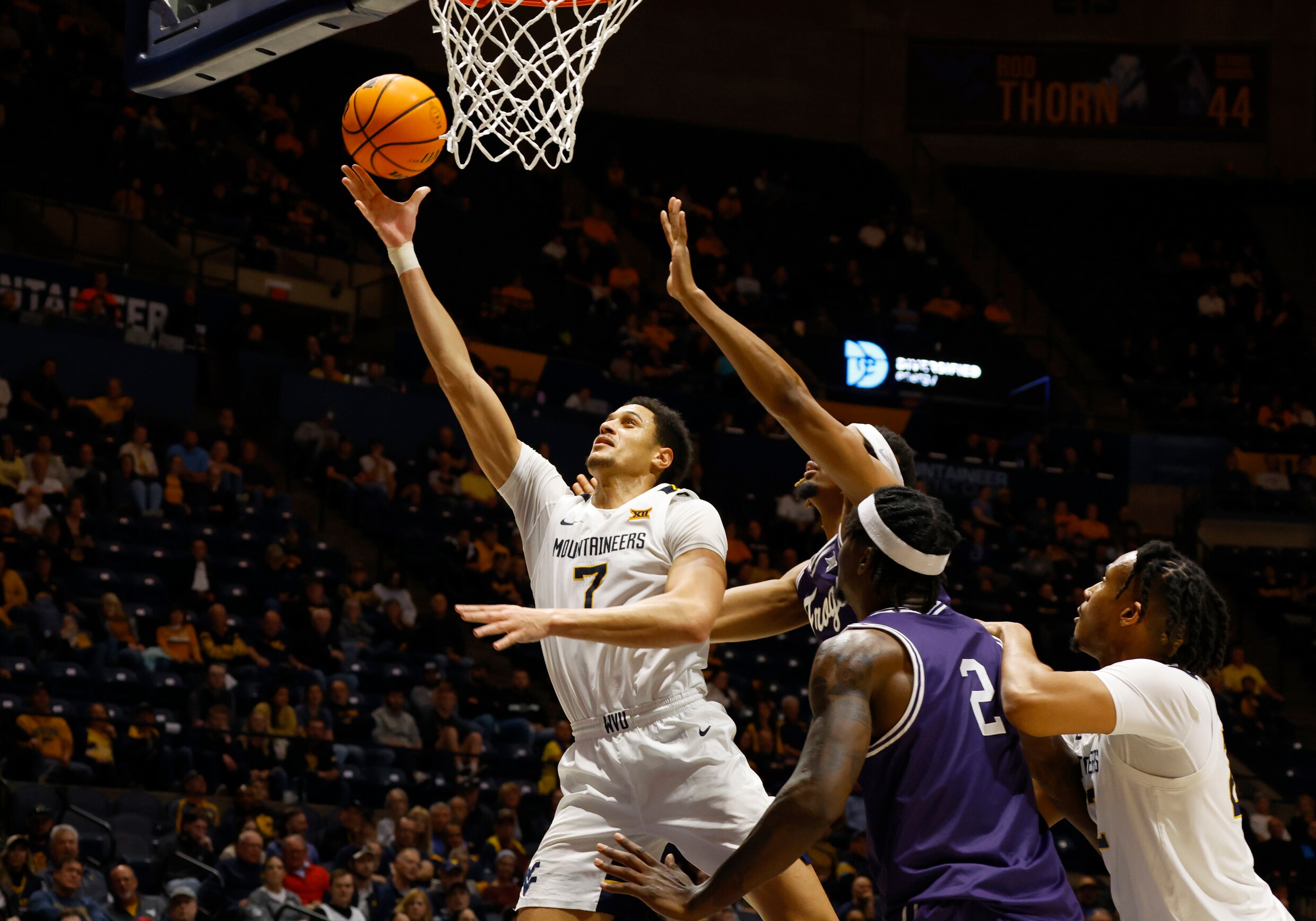 Deze vier oud-spelers van basketbalclub Apollo Amsterdam staan op de ...