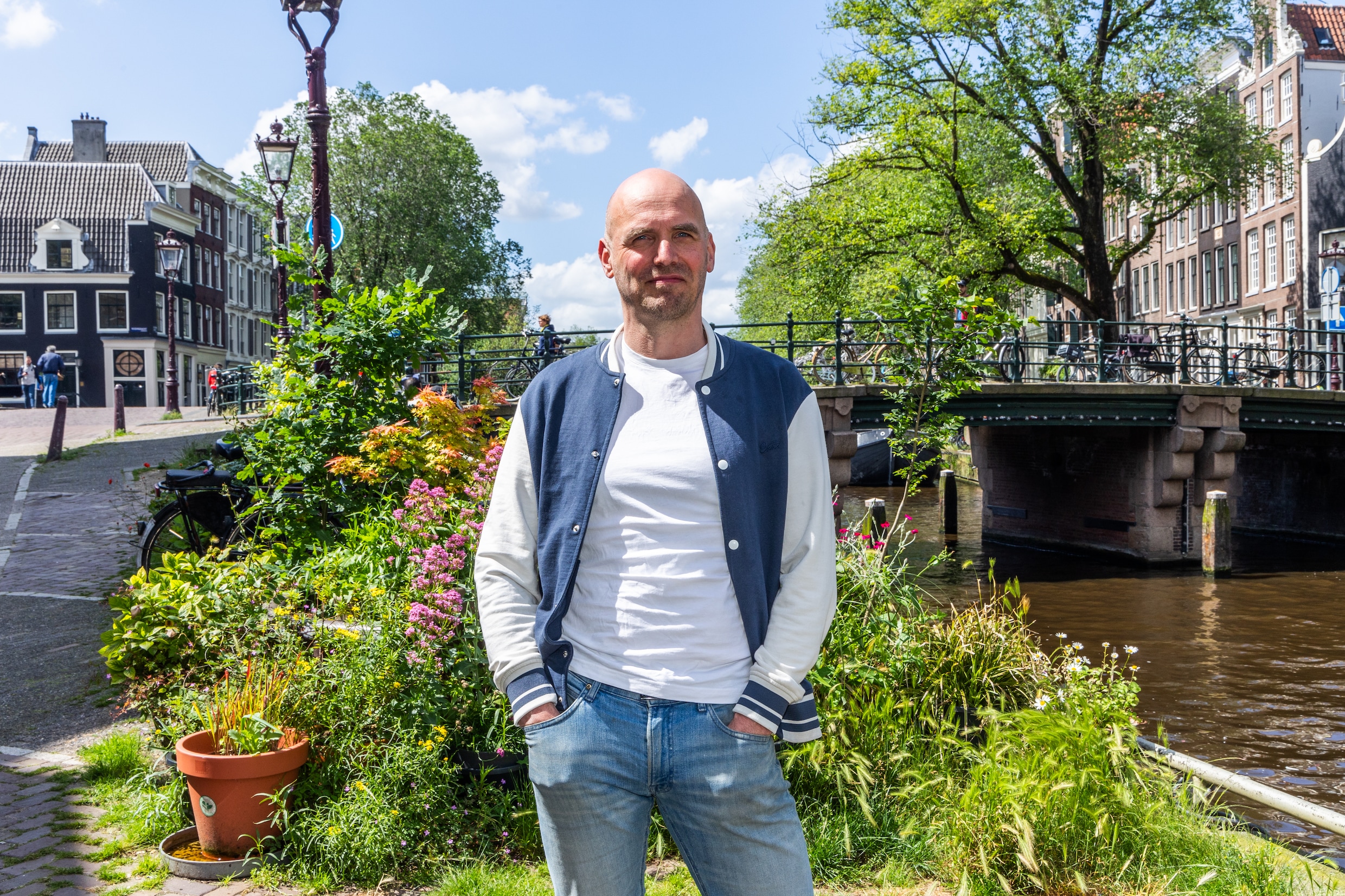 Het Amsterdam van kunstenaar Chris Berens: ‘Koffiekiosk Ikaria is zo’n ...