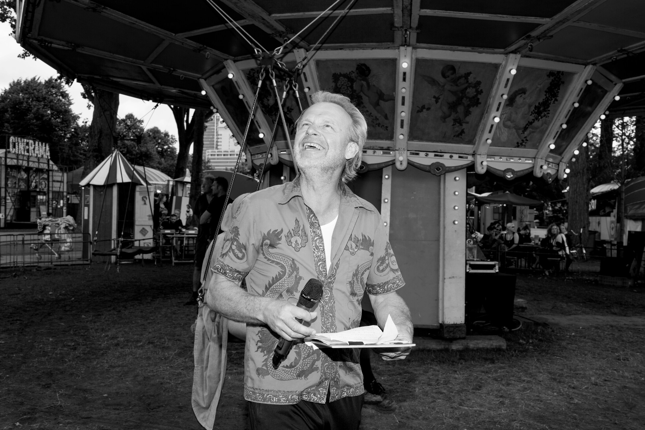 Theaterman Jacob Rens (1962- 2024) liep met een koe door Manhattan en ...