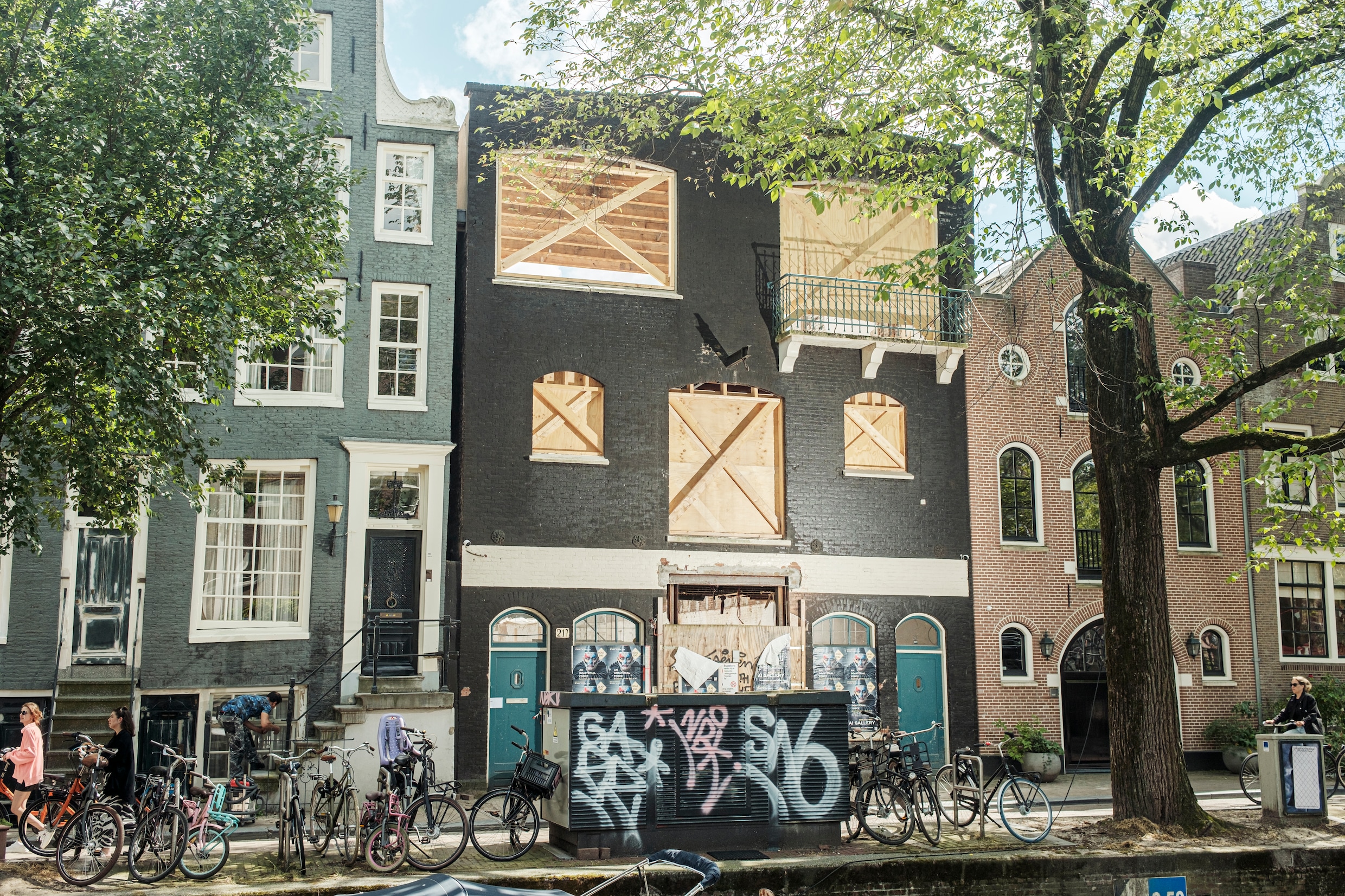 Rijke ondernemer verbouwt al twee jaar huis op Amsterdamse gracht ...