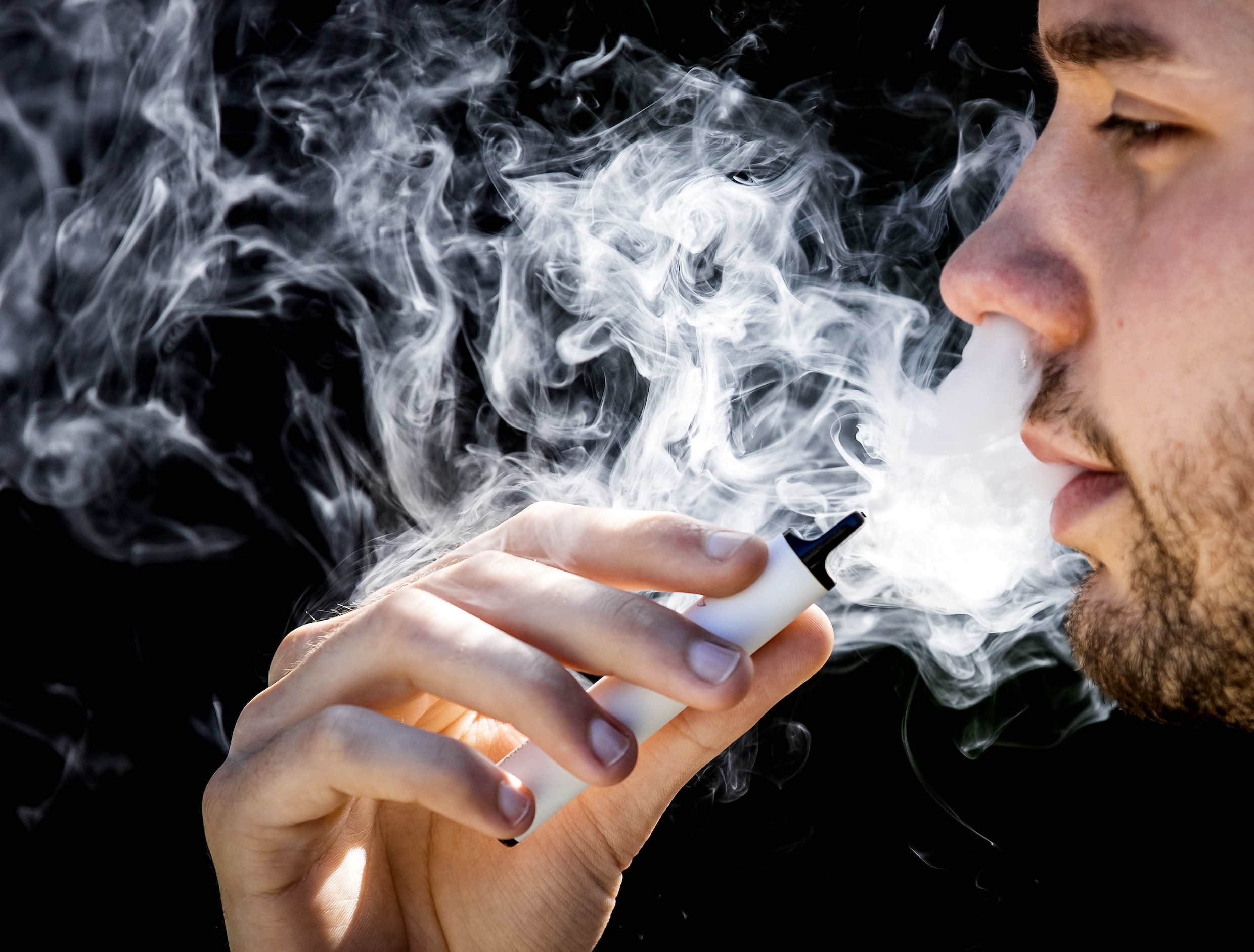 Jonge tieners vapen onverantwoord veel: ‘Ze gebruiken het bijna als een speen of lolly’ | Het Parool