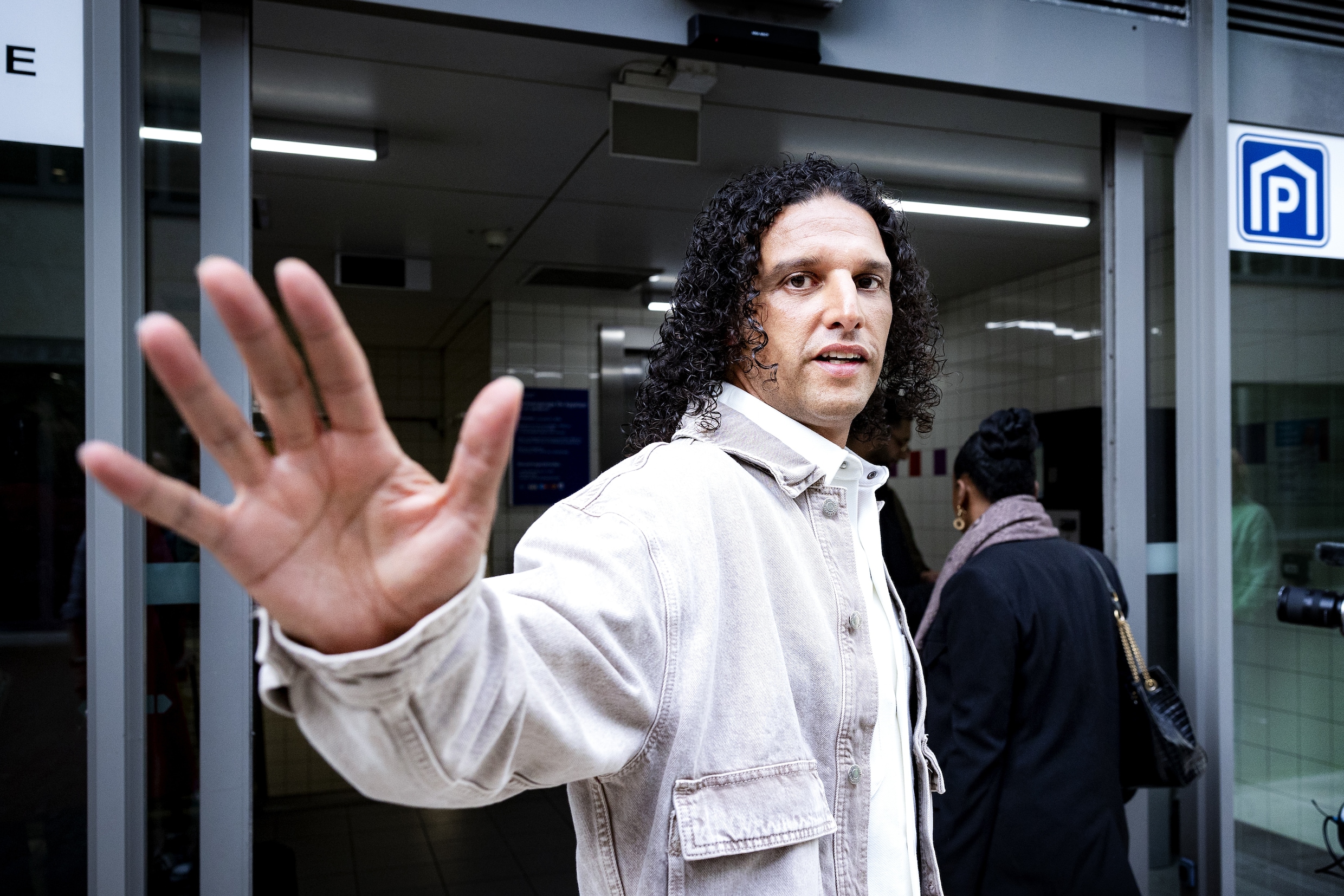 Uitspraak Ali B: twee jaar celstraf voor verkrachting en poging tot verkrachting ...