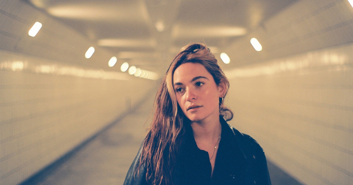 Deze albums neemt singer-songwriter Néomí mee naar een onbewoond eiland ...