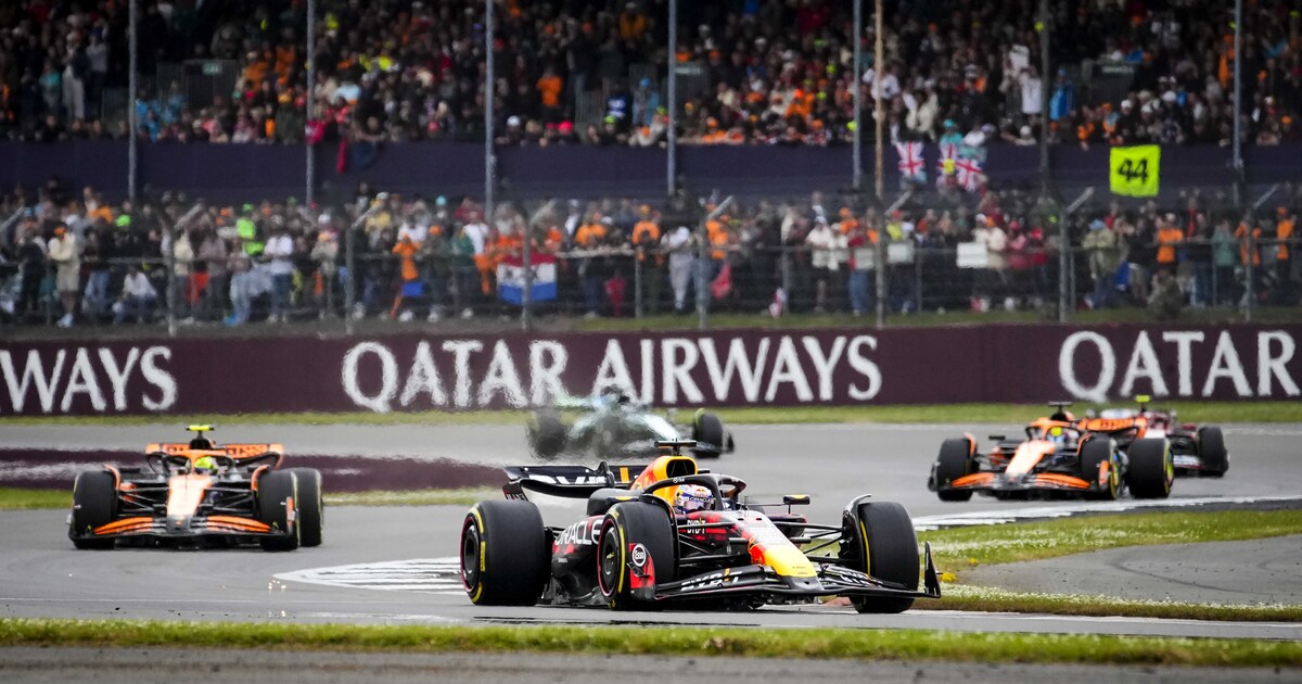 Lewis Hamilton wint op Silverstone, Max Verstappen tweede | Het Parool