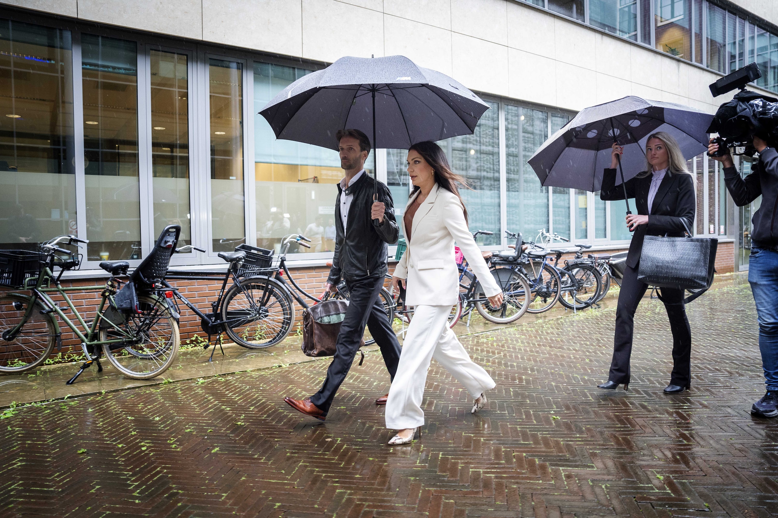 Uitspraak Ali B: twee jaar celstraf voor verkrachting en poging tot verkrachting ...