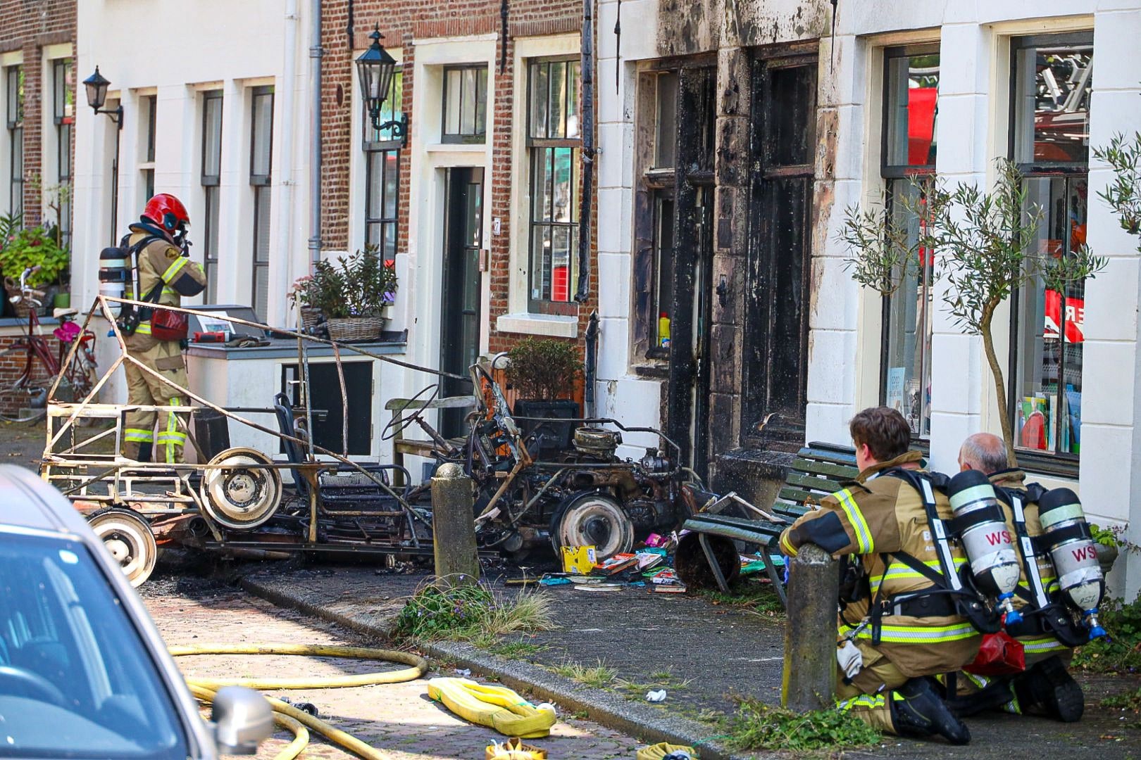 Boekwinkel in Weesp verhuist na grote brand naar ander pand: ‘We moeten ...