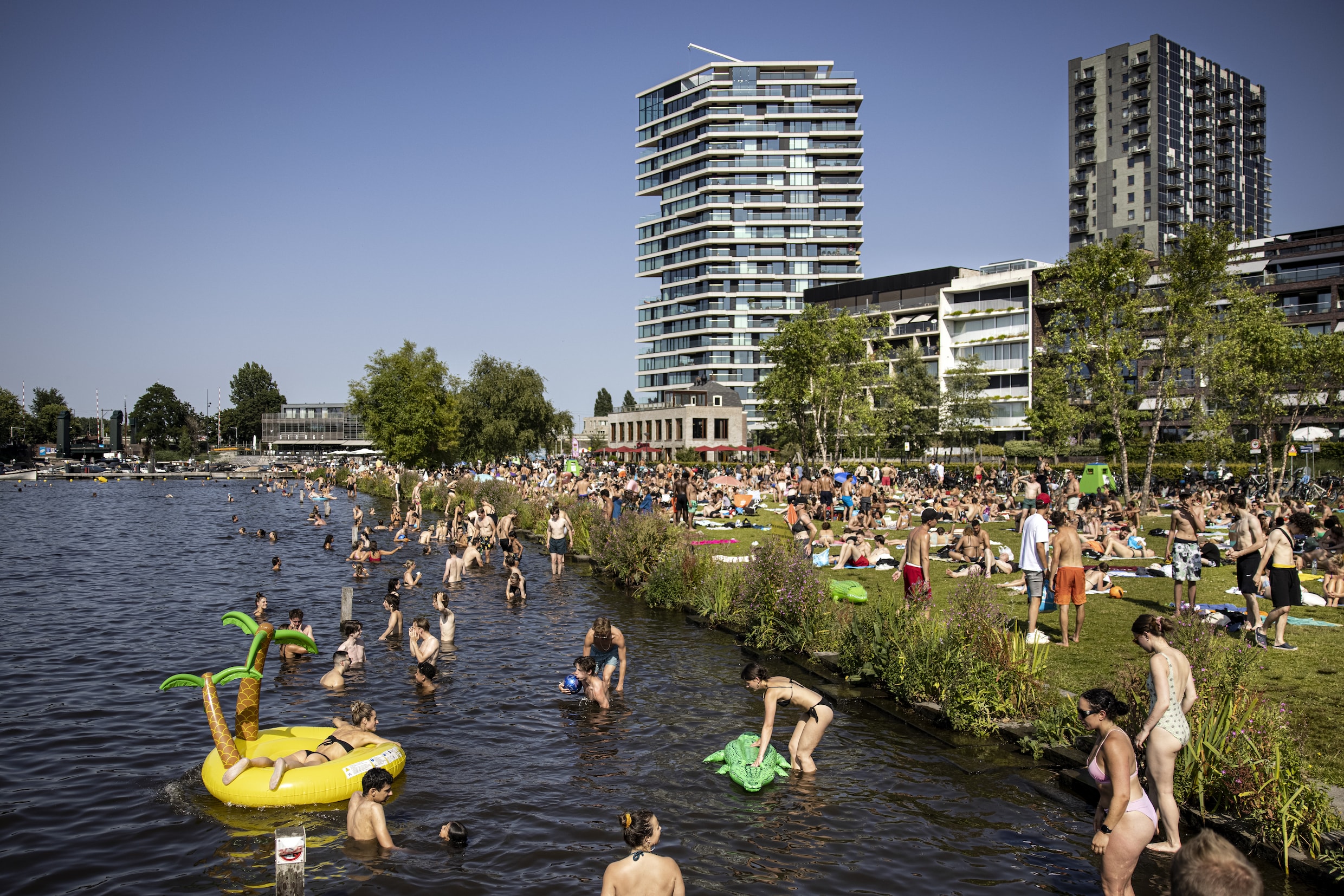 Zomervakantie begint tropisch warm: kans op 31 graden in Amsterdam ...