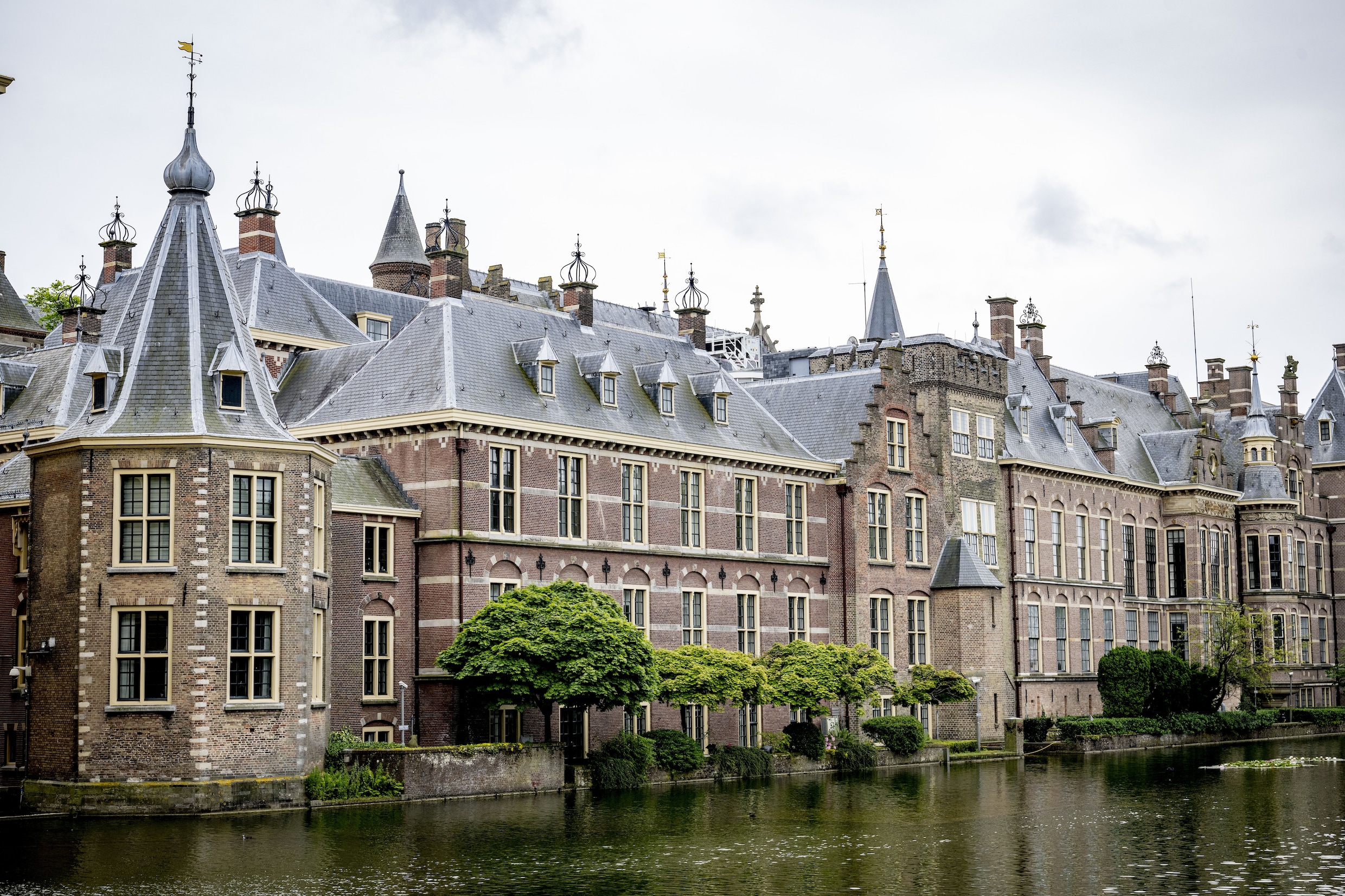 Schoof blijft langer in Torentje dan gepland: ‘De haringkar moest wél wieberen’ | Het Parool