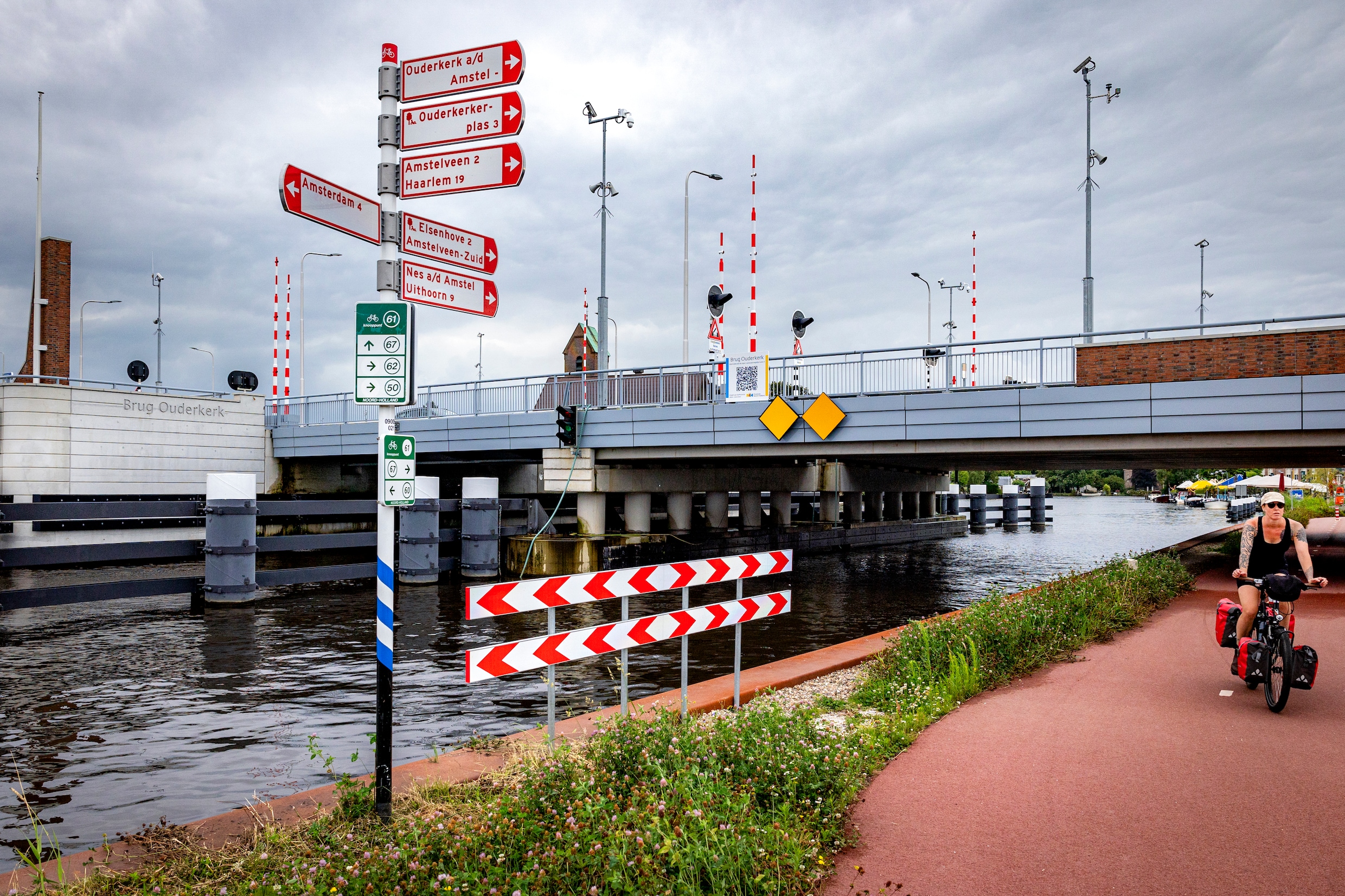De fonkelnieuwe brug in Ouderkerk aan de Amstel is continu kapot – en ...