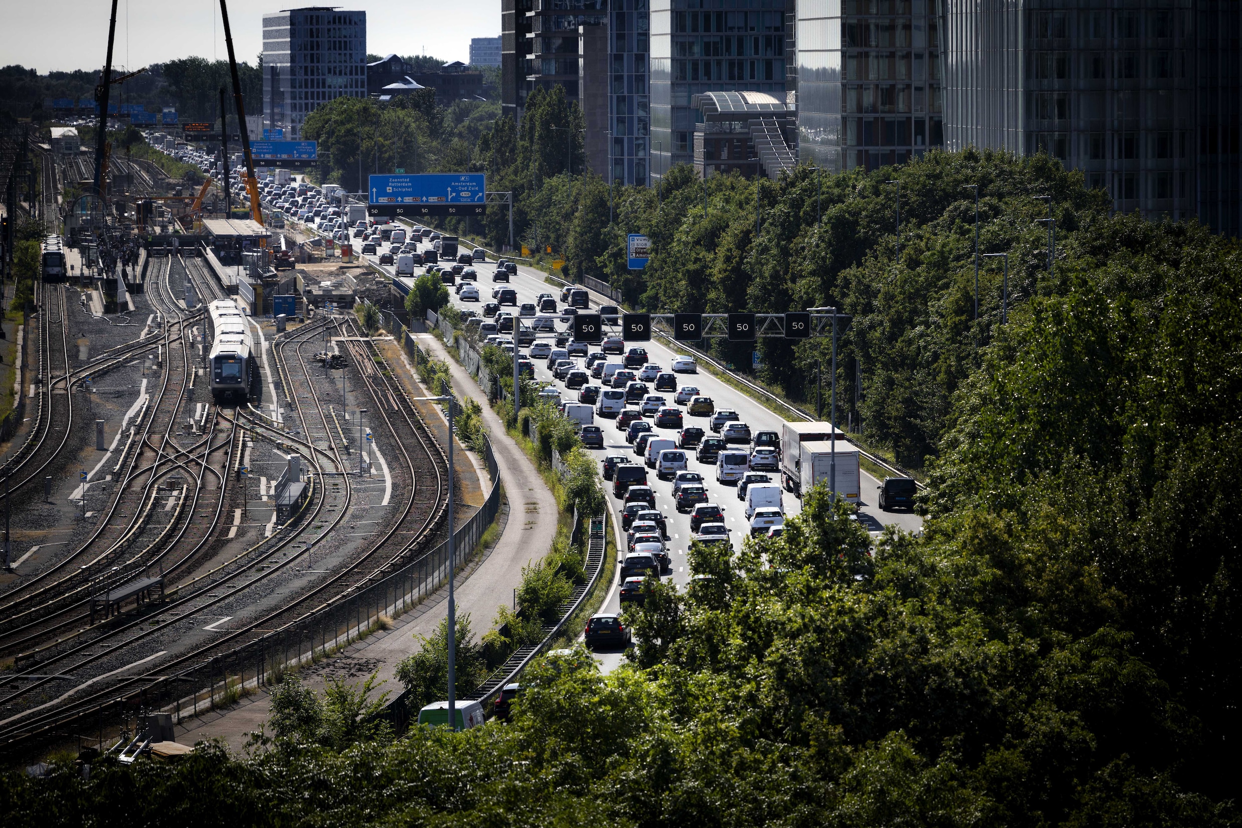 Ook internetverkeer verstoord door werkzaamheden A10, problemen inmiddels opgelost | Het Parool