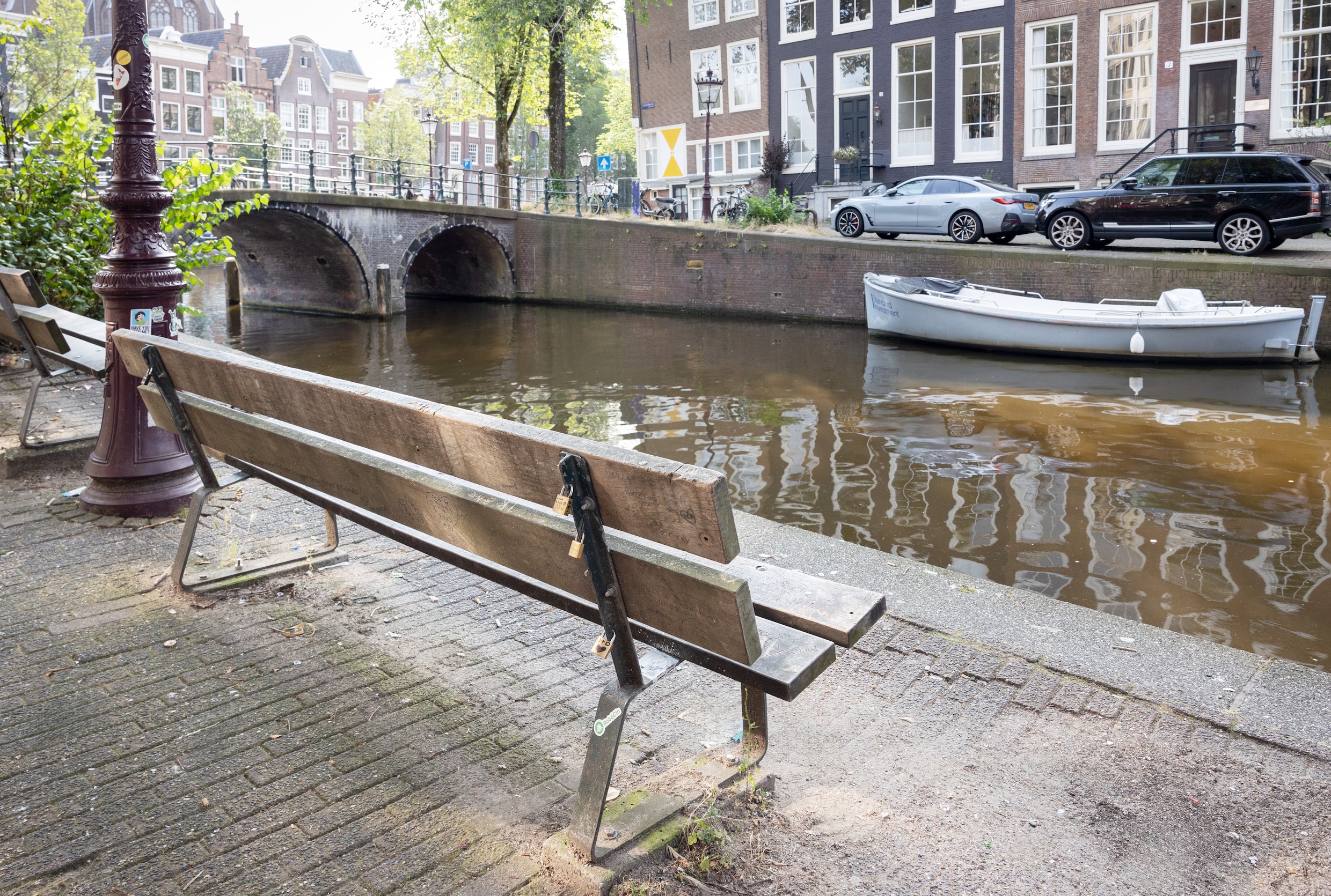 Even tot rust komen? 11 bankjes in Amsterdam met mooi uitzicht | Het Parool