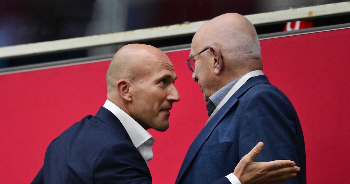 Met terugzetten spelers naar Jong Ajax blijkt weer: Kroes moet de ...