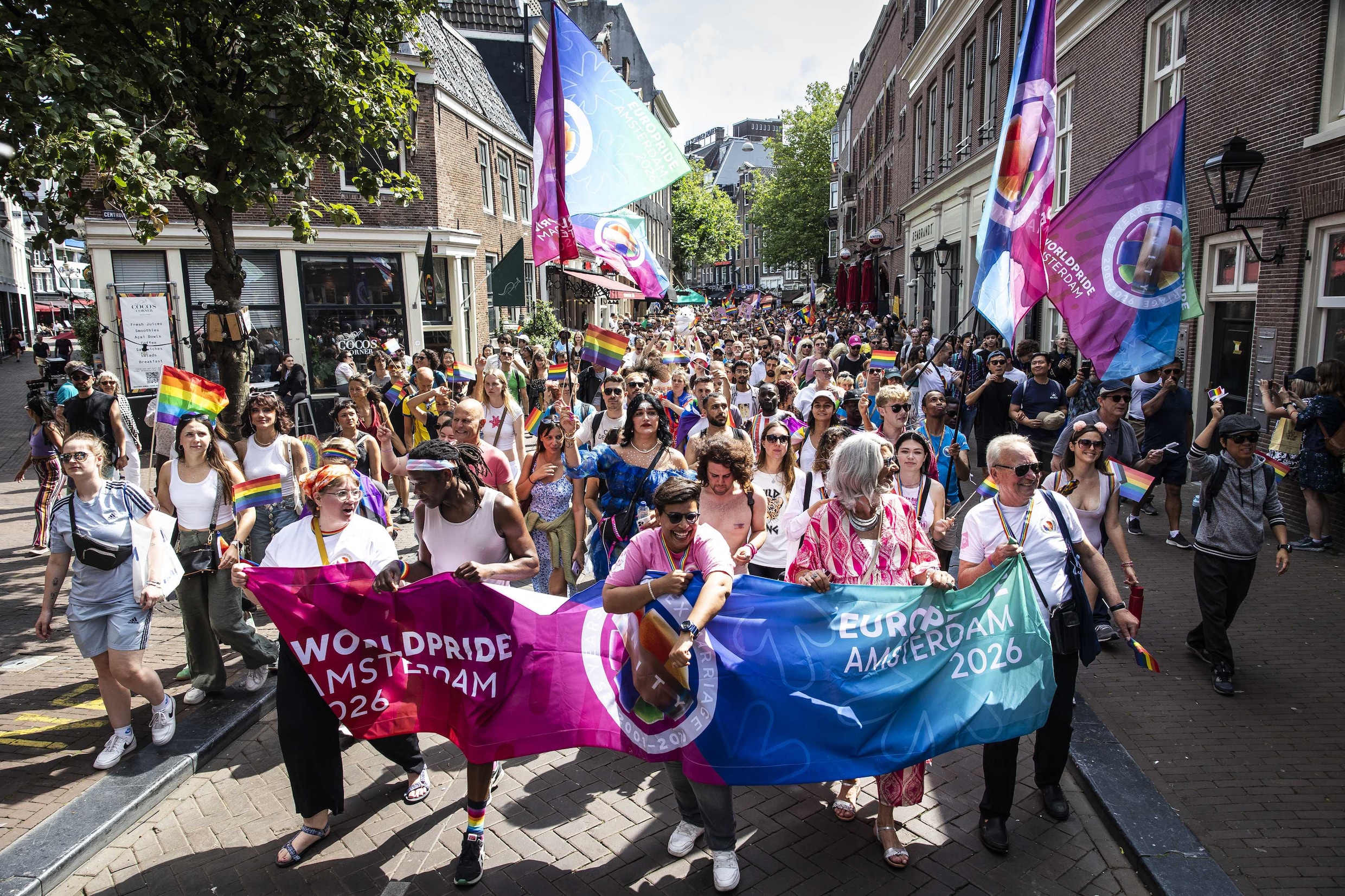 Duizenden demonstranten liepen mee met de Pride March: ‘Voor de lhbti ...